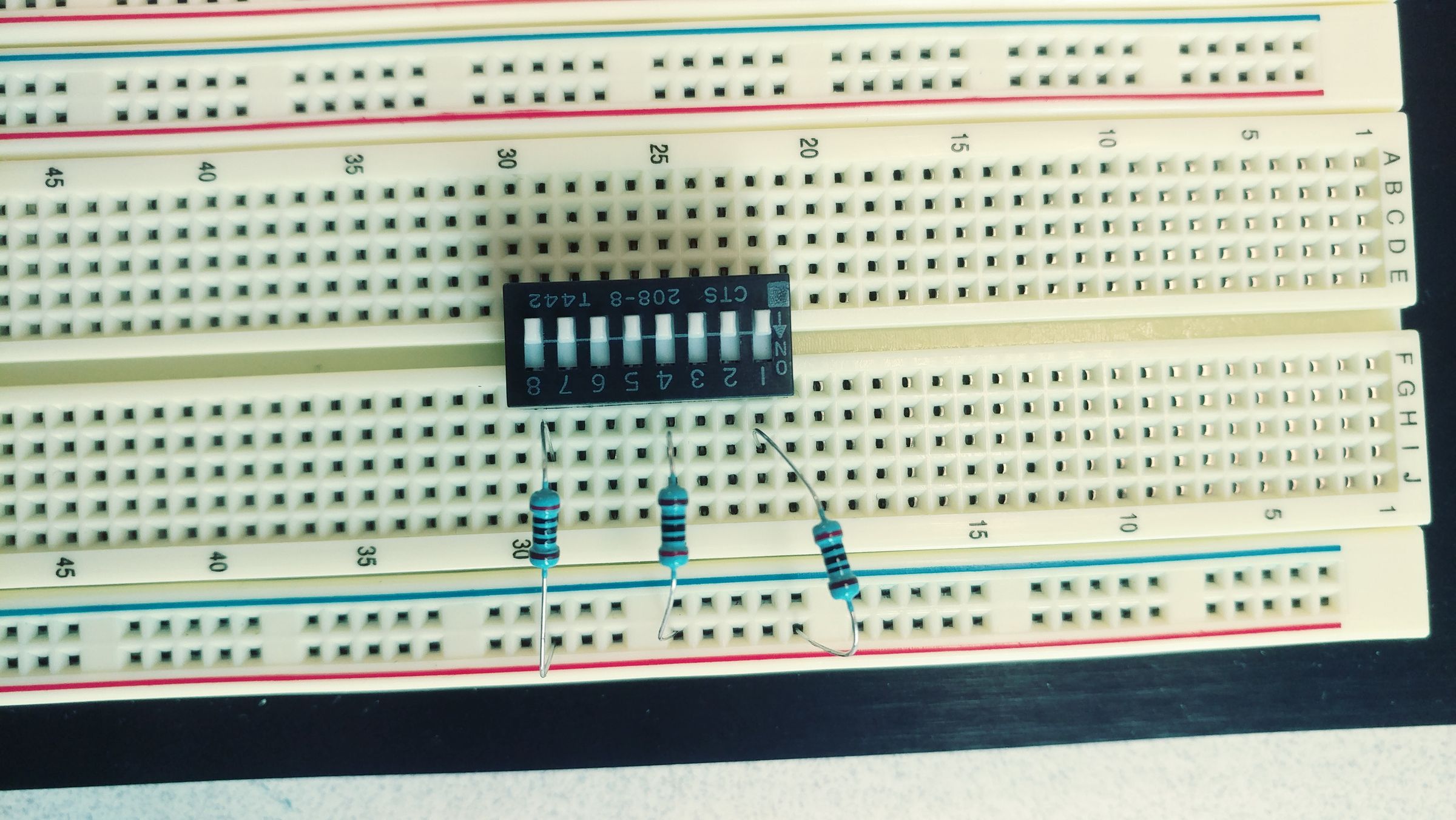 How to Make a Simple LED Circuit : 10 Steps - Instructables