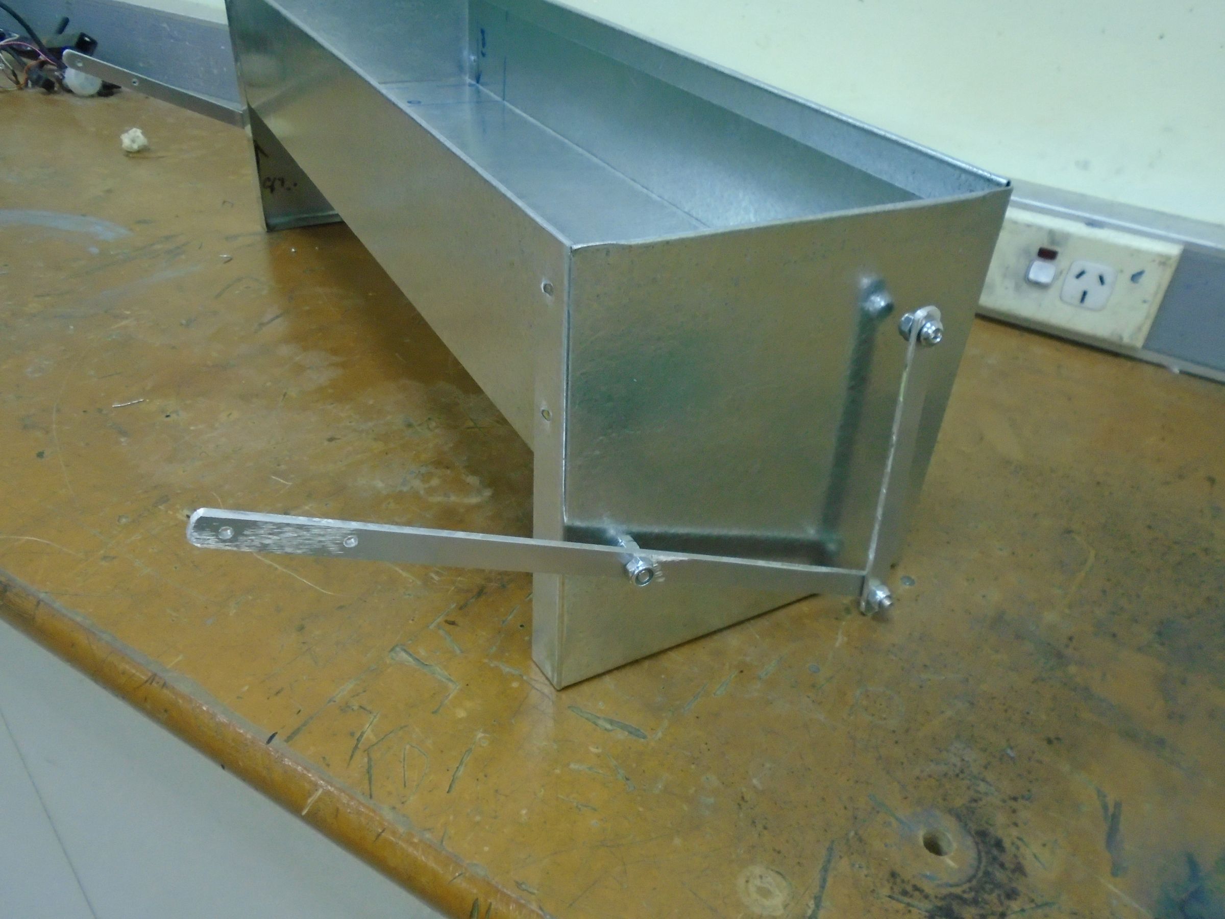 Automatic Chicken Feeder : 7 Steps (with Pictures) - Instructables