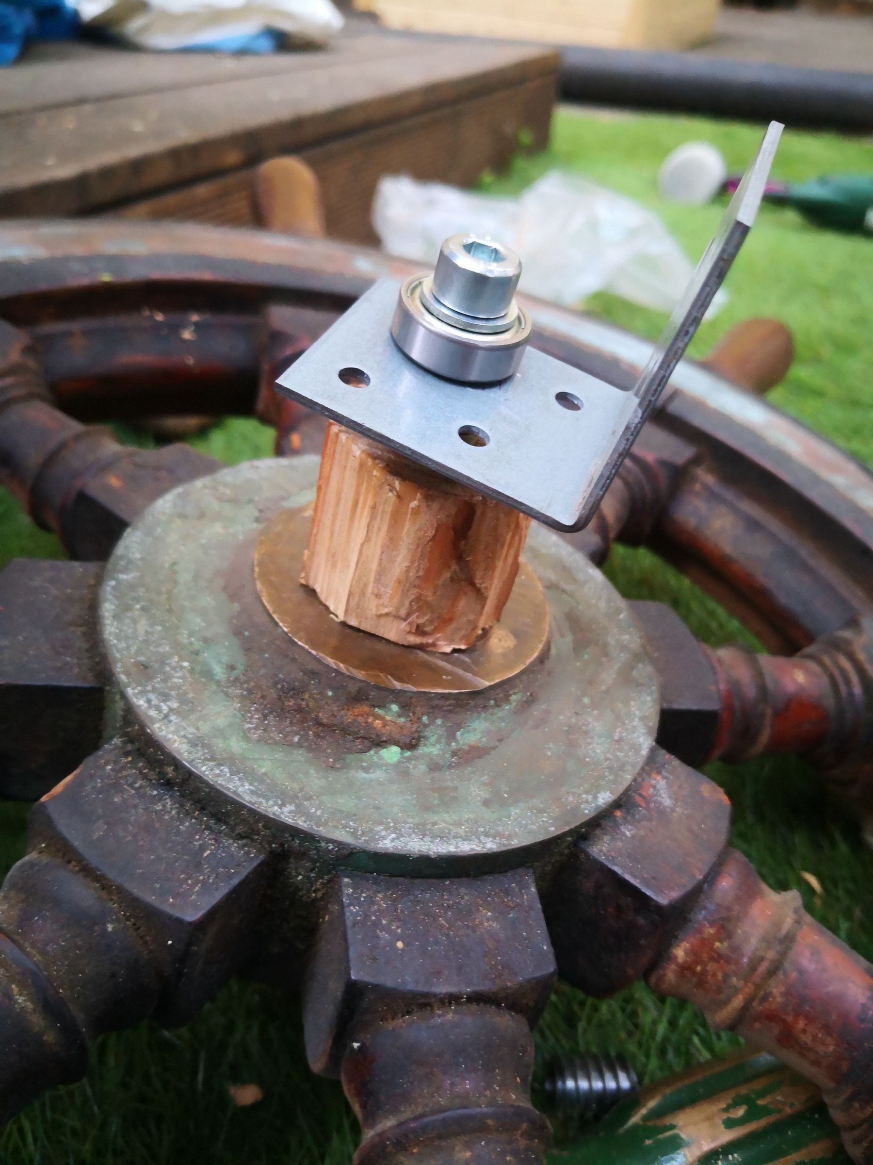 How to Wall Mount a Ship Wheel & Make It Spin! : 5 Steps (with Pictures ...