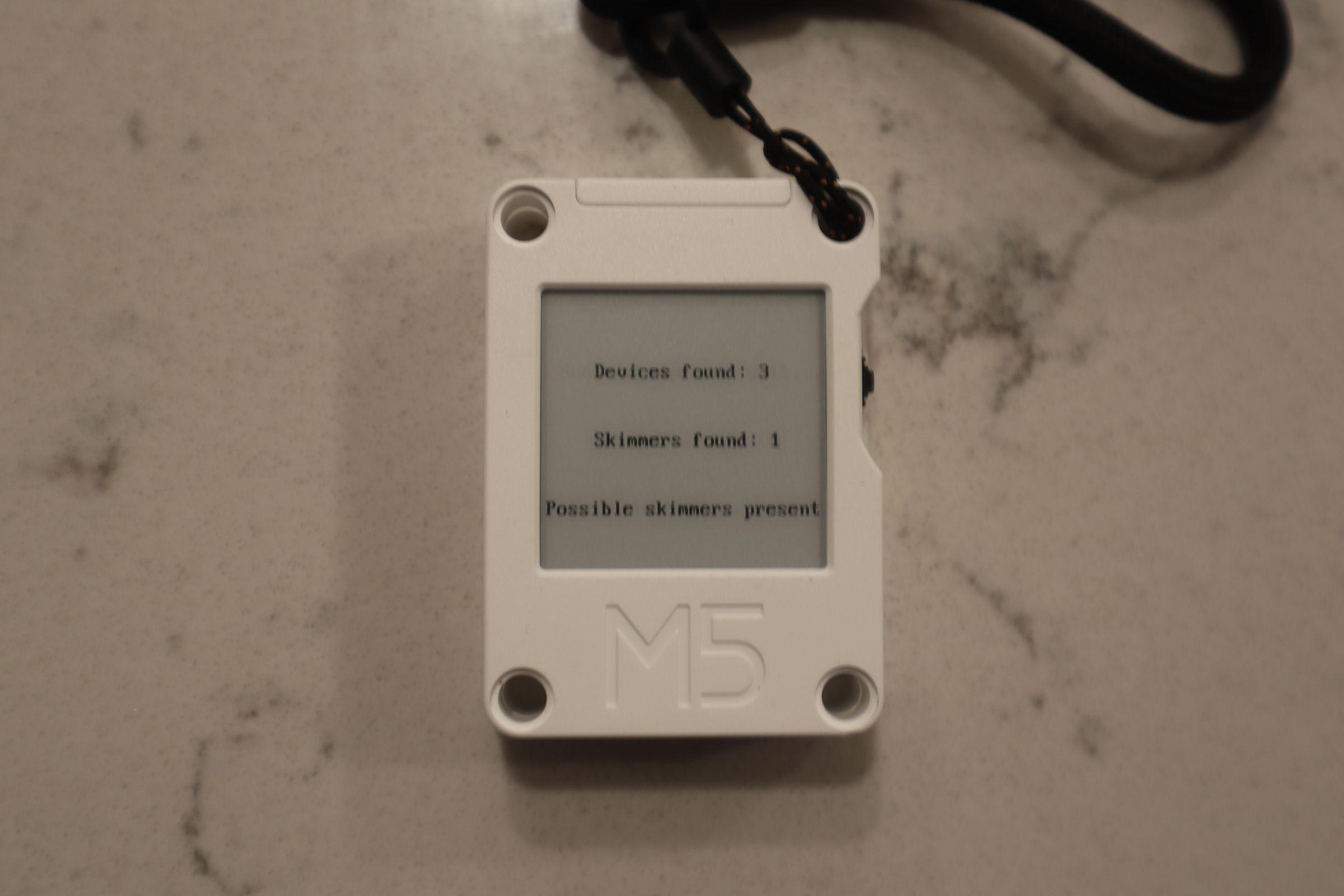 Making an E-ink ESP32 Credit Card Skimmer Detecting Keychain : 10 Steps ...