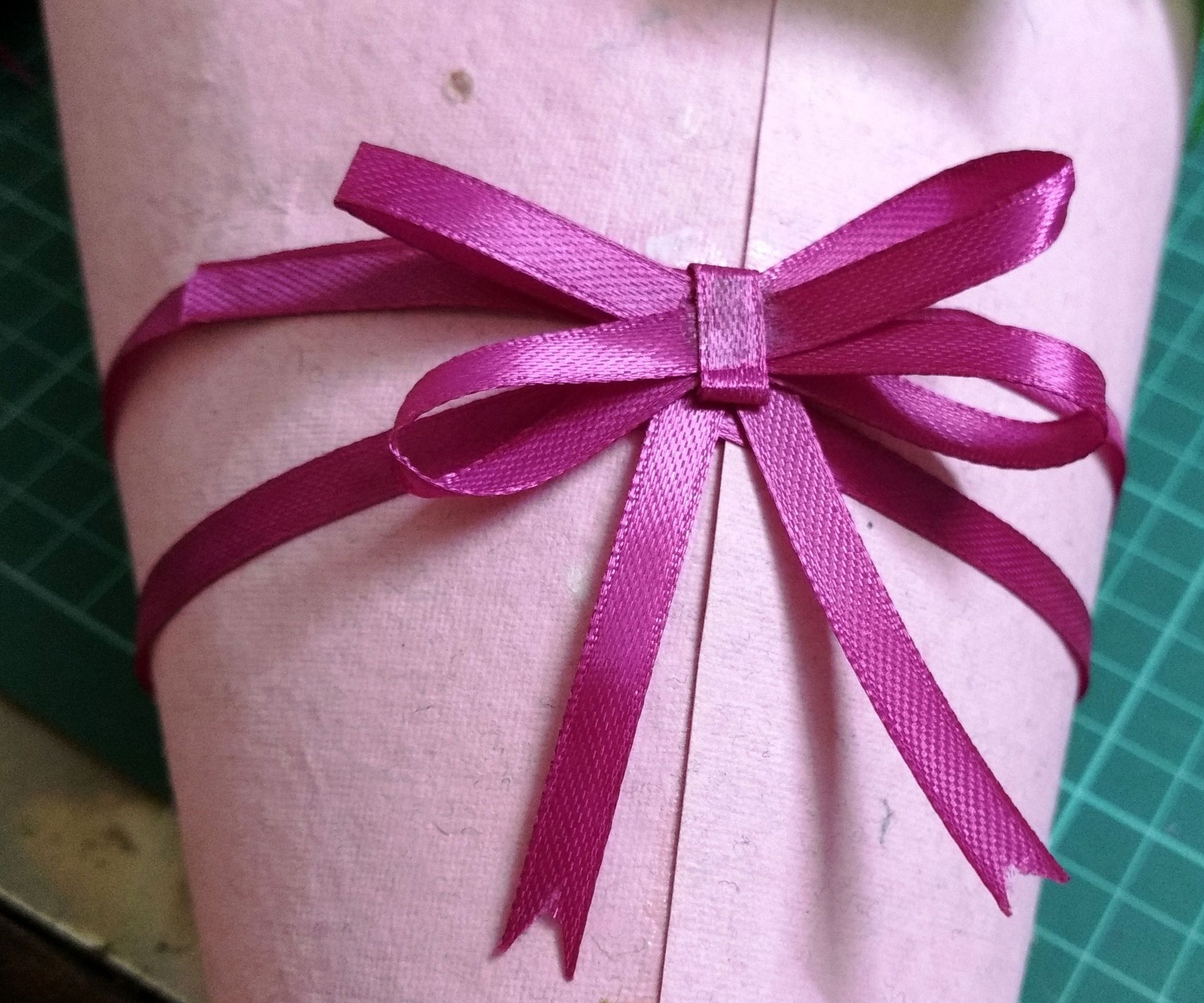 Easy Ribbon Bow (2 Mins! No Sew!) : 9 Steps (with Pictures) - Instructables