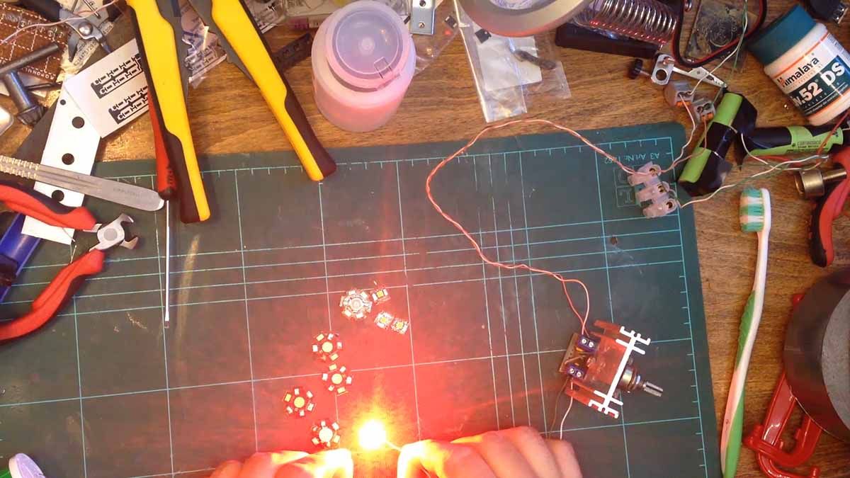 How to Solder LEDs to Aluminium Star PCBs : 9 Steps (with Pictures ...