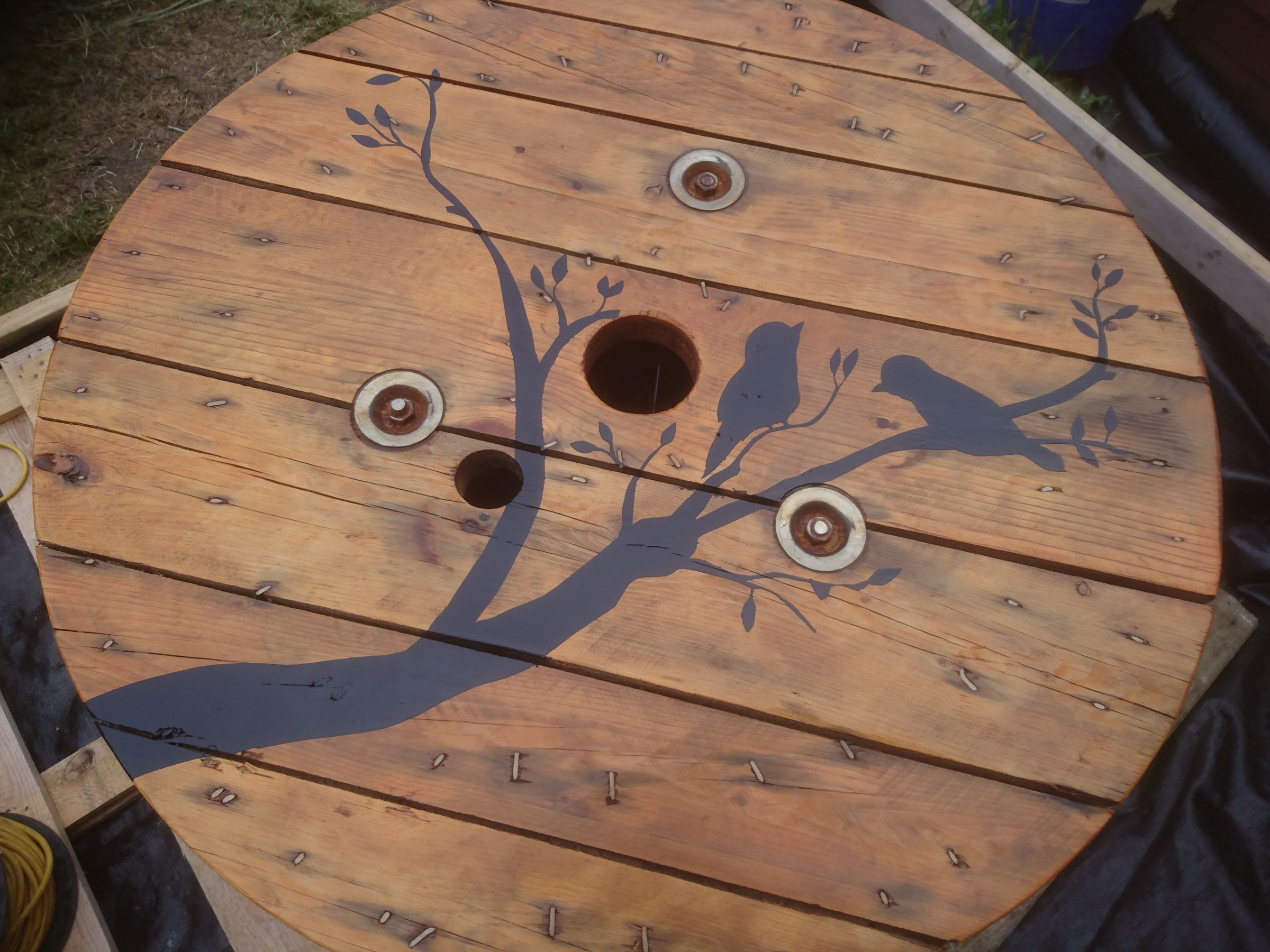 Cable Reel/Drum Table With Custom Design : 9 Steps (with Pictures ...