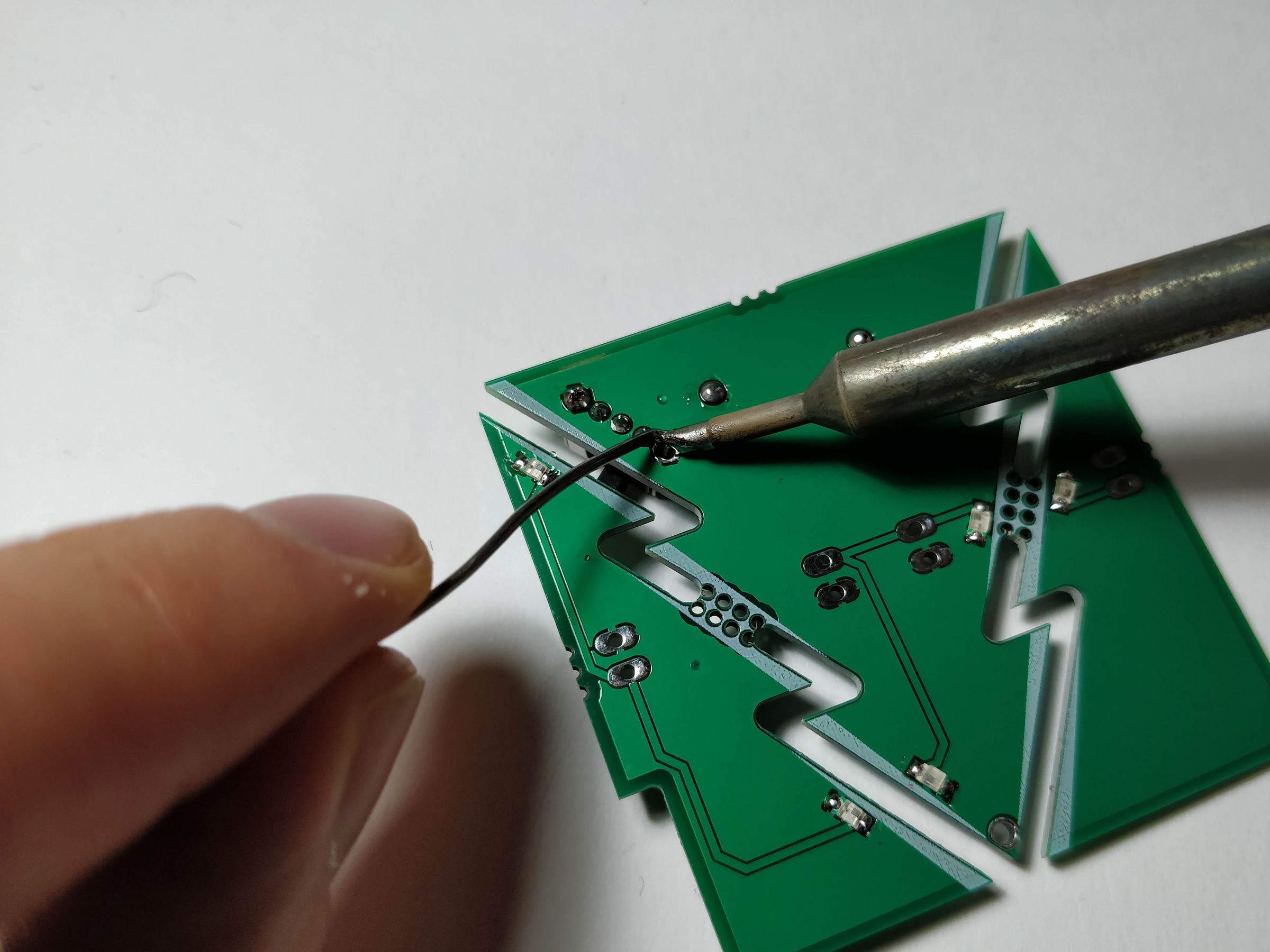 $1 PCB Christmas Tree : 7 Steps (with Pictures) - Instructables