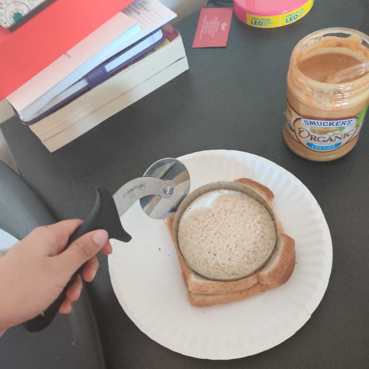 How to Make 'Uncrustables' Peanut Butter and Jelly Sandwiches. : 11 ...