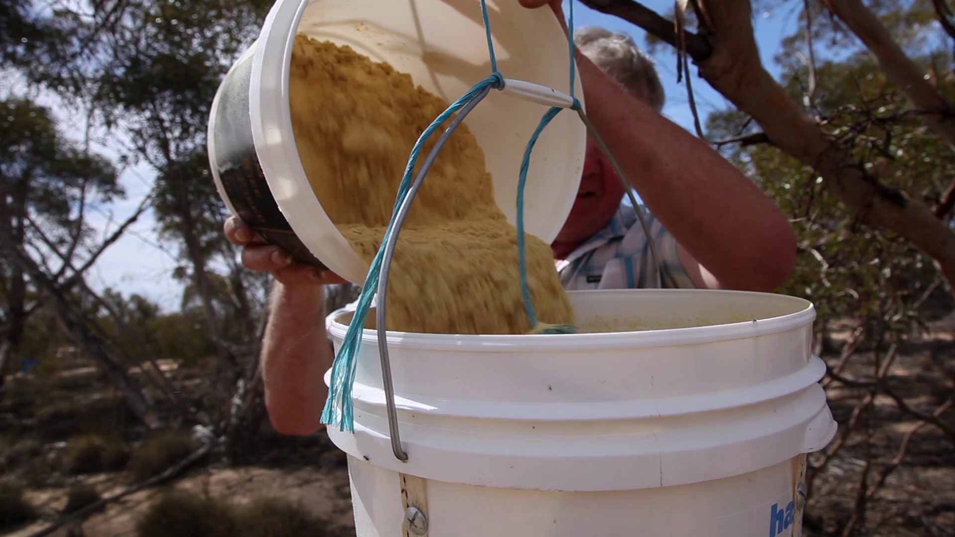 How to Make a Pollen Feeder for Beekeeping : 12 Steps - Instructables