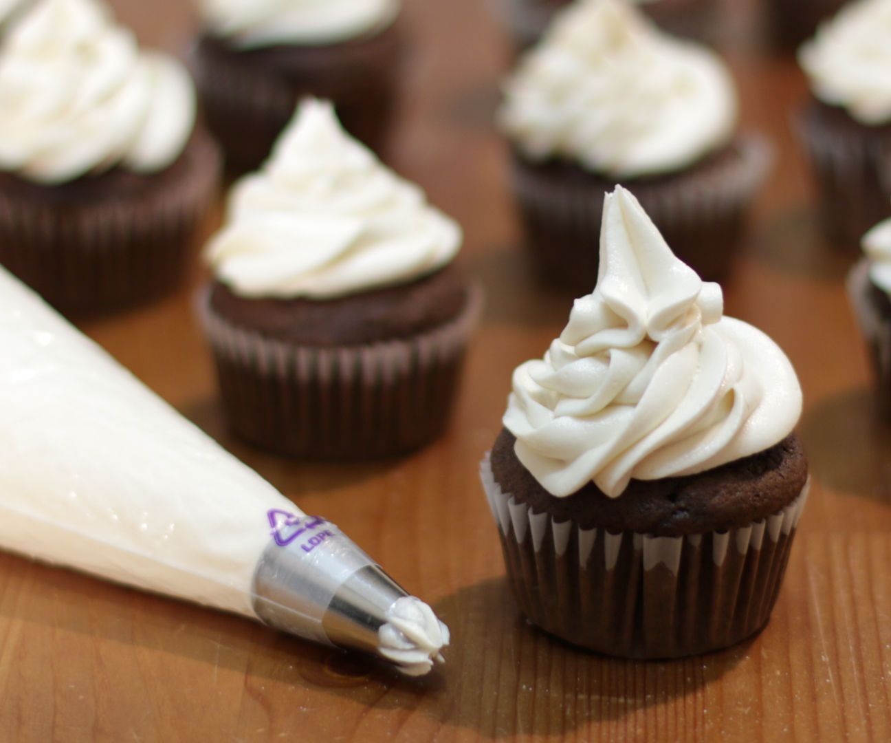 Classic Buttercream Frosting : 8 Steps (with Pictures) - Instructables