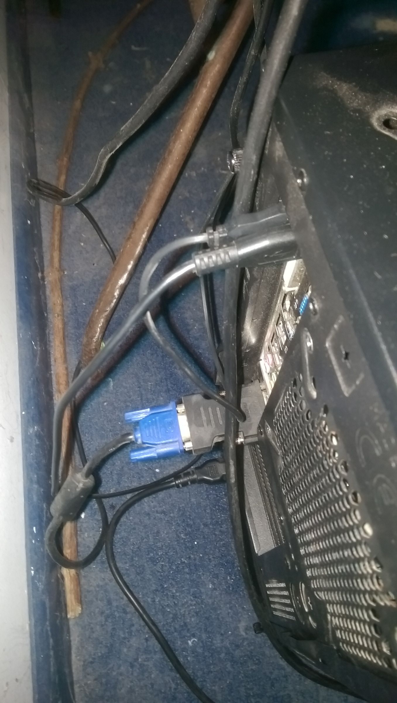 How to Put Together a Computer : 10 Steps (with Pictures) - Instructables