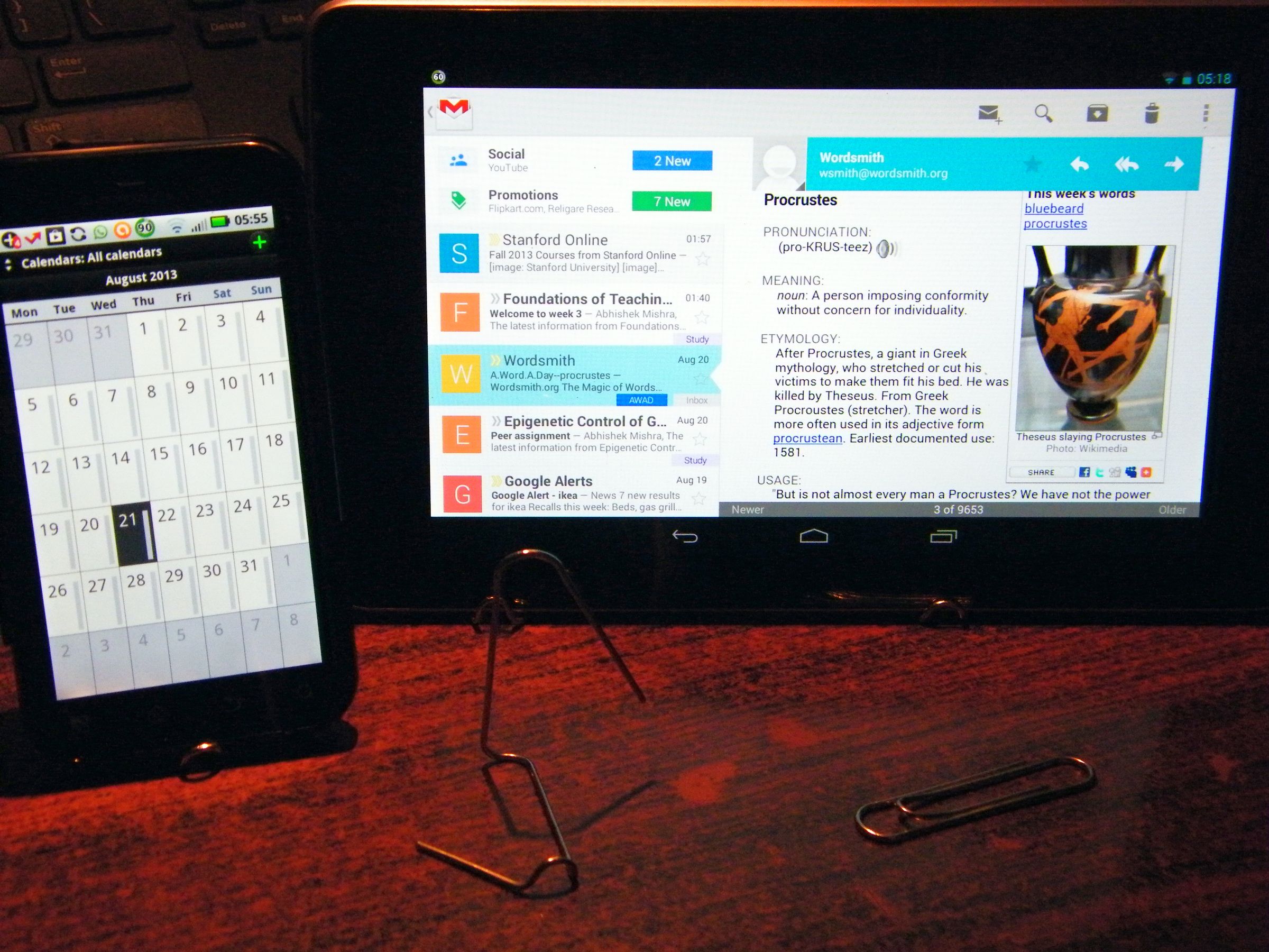 DIY Phone Stand - Paper Clip Mobile Phone Stand - 2min, $0 Project : 5 ...