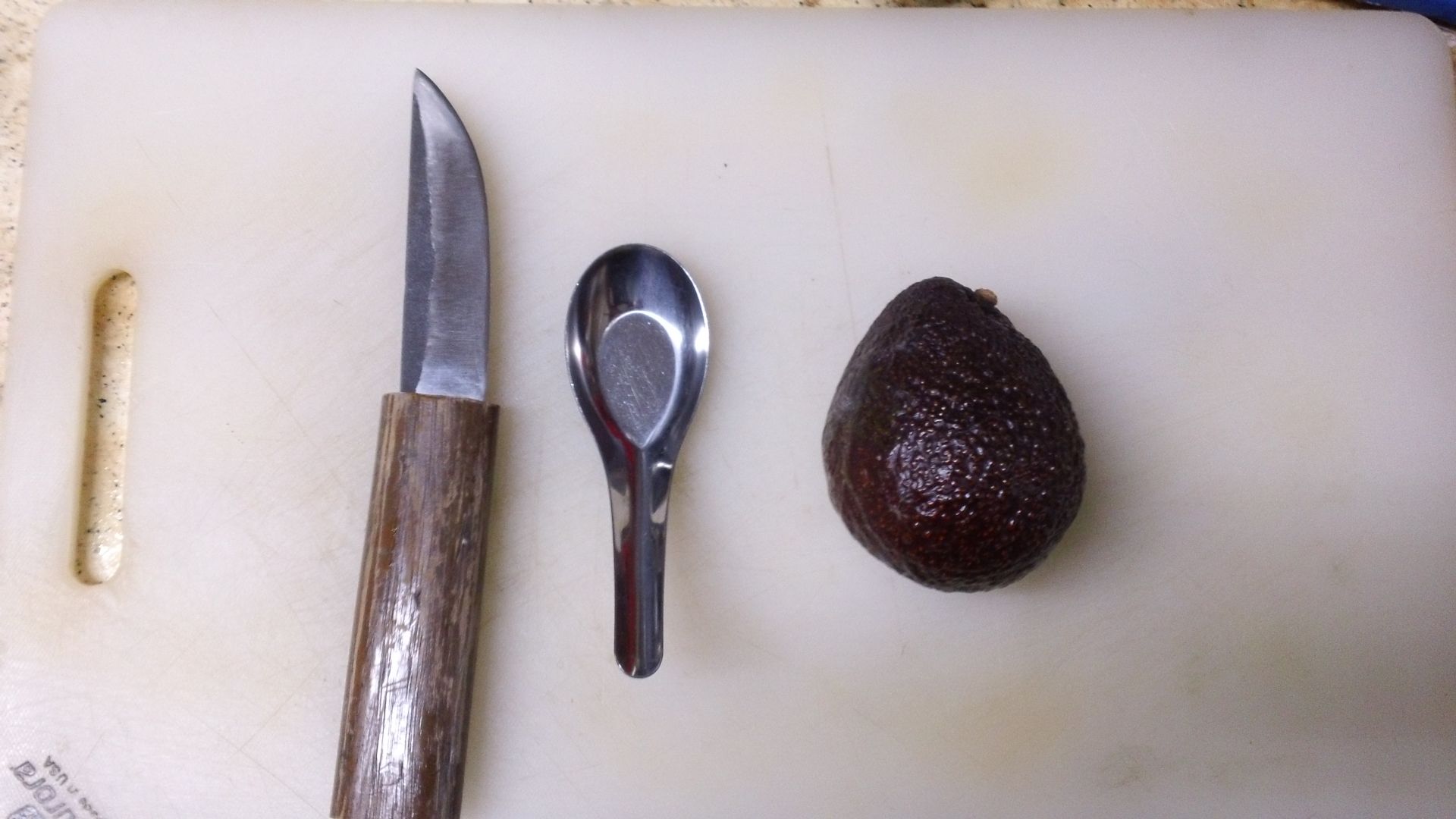 How to Scoop an Avocado With a Zebra Spoon - Instructables