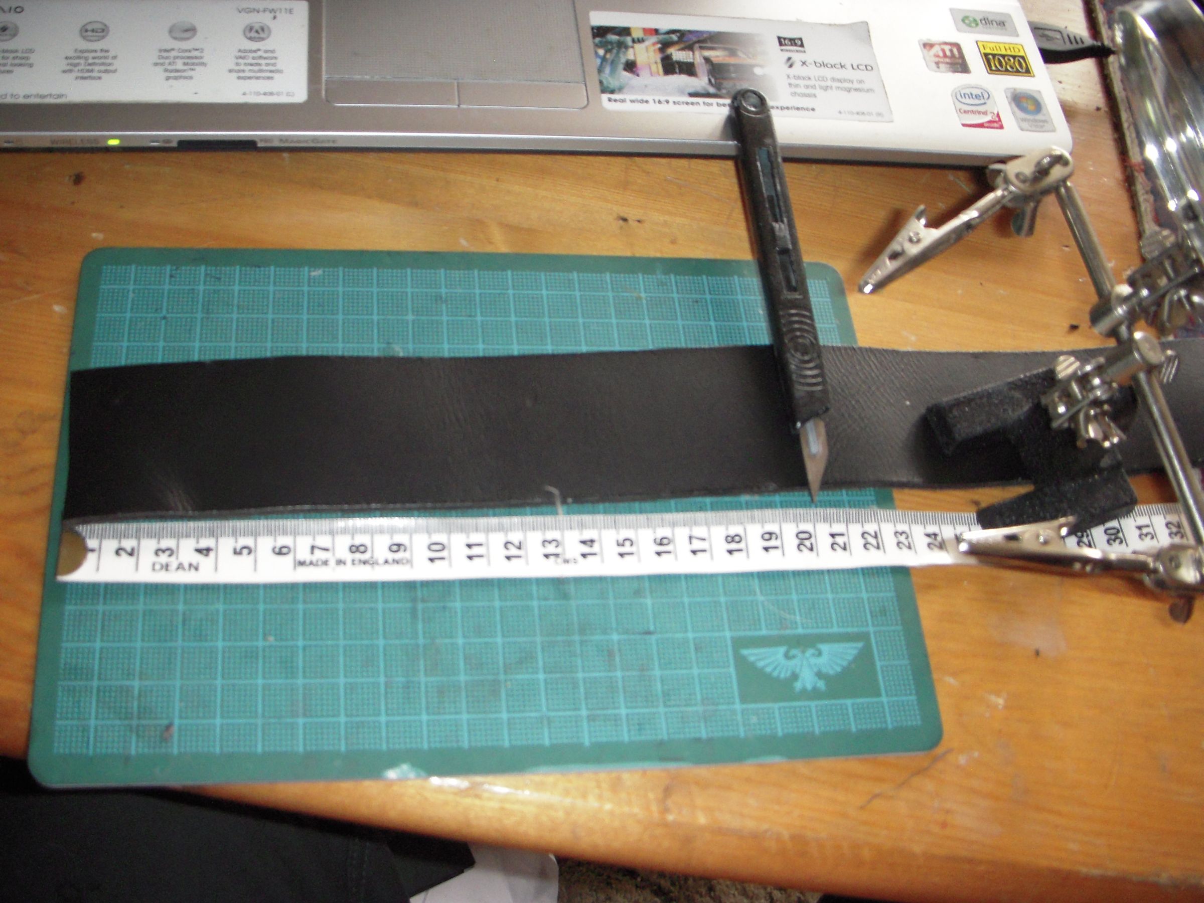 Draw-String Wrist Cuffs : 6 Steps - Instructables