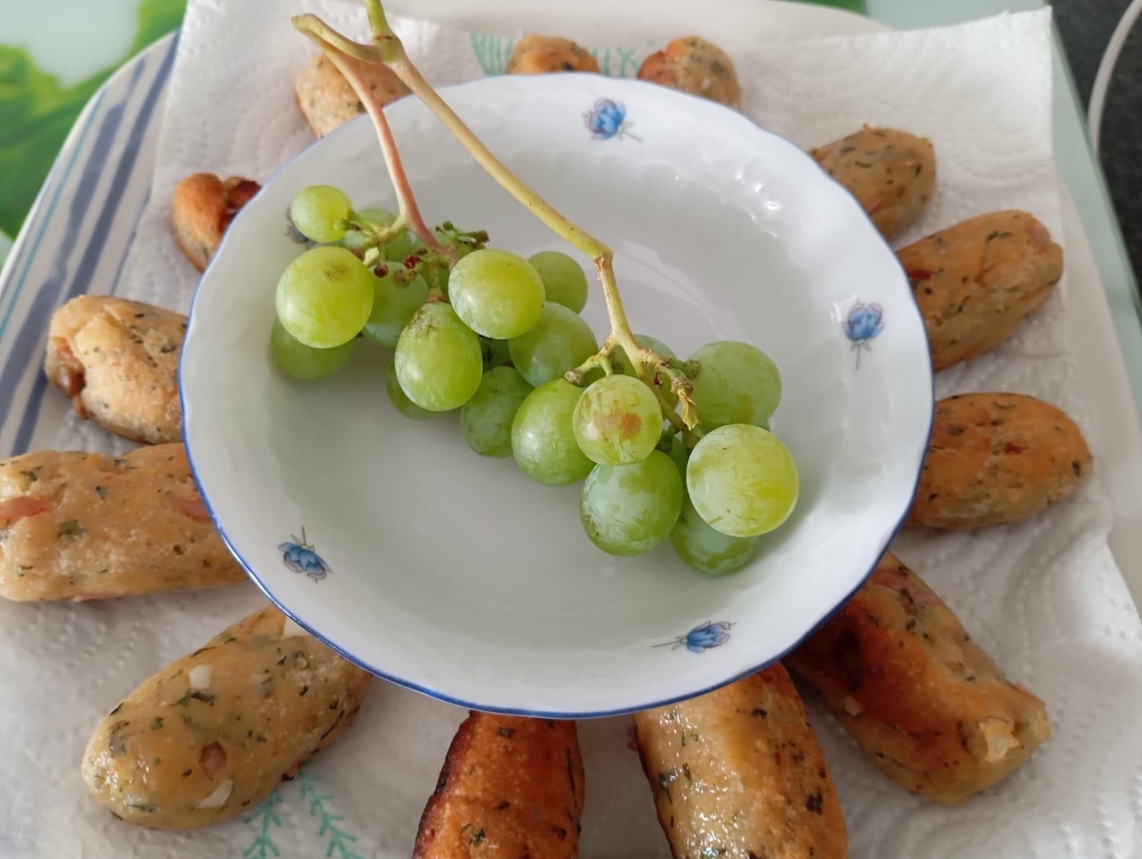 Simple Outdoor Bread Fritters: Made With Just a Few Ingredients ...