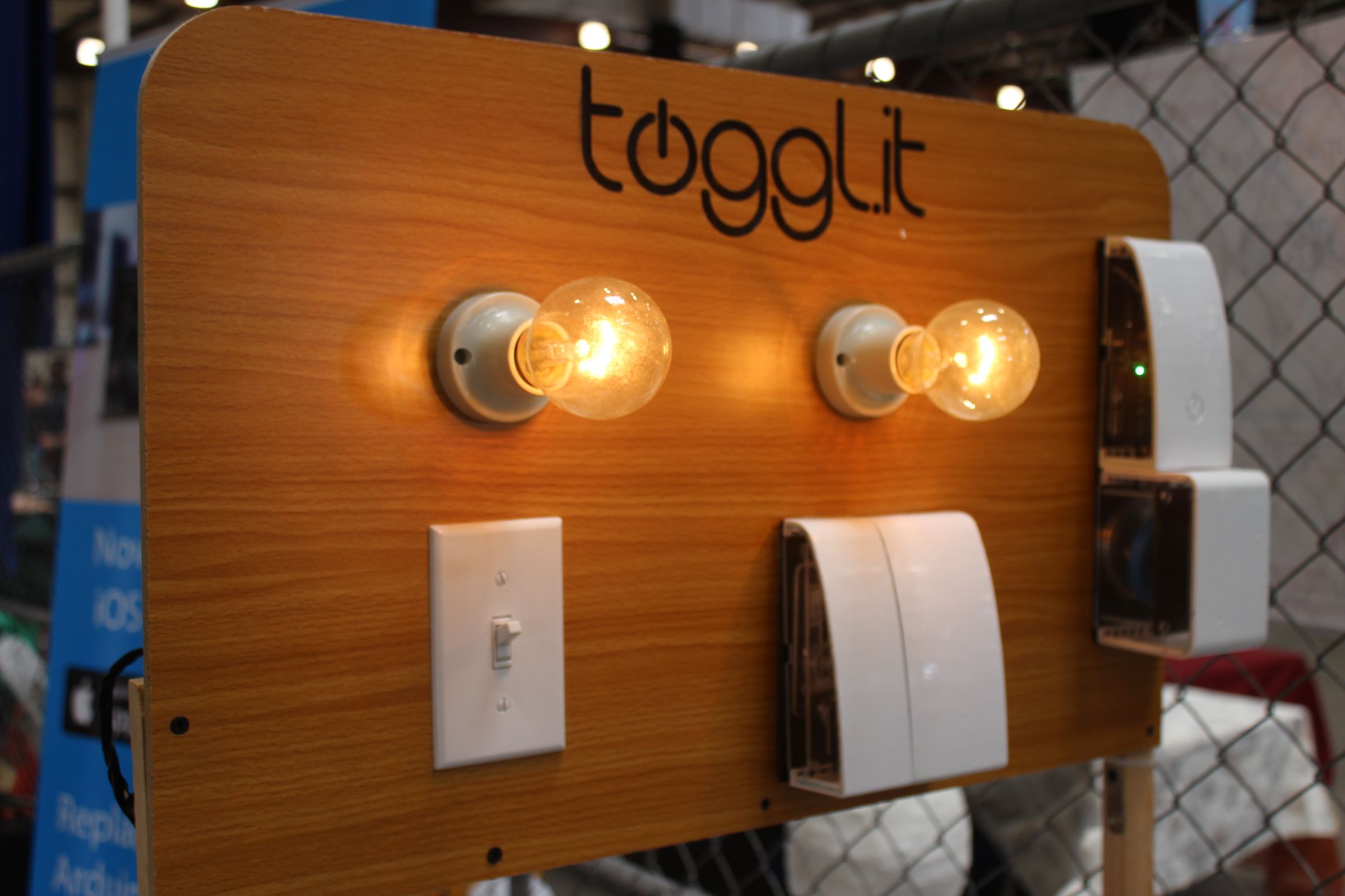 How to Control Your Light Switch From Your Smartphone? : 5 Steps ...