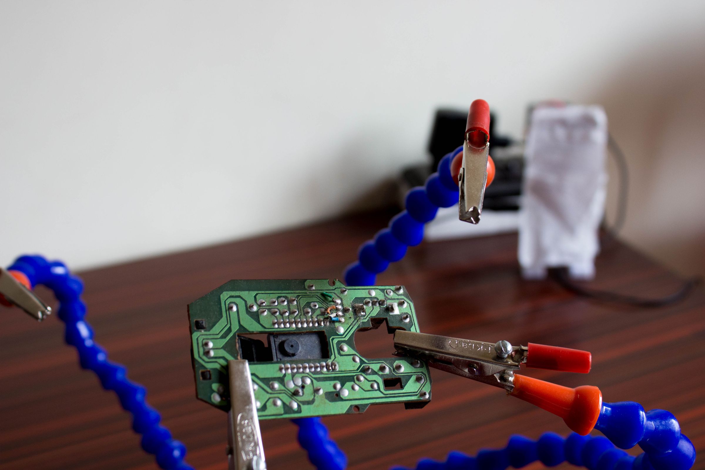 $10 DIY Flexible Soldering Helping Hand : 9 Steps (with Pictures ...