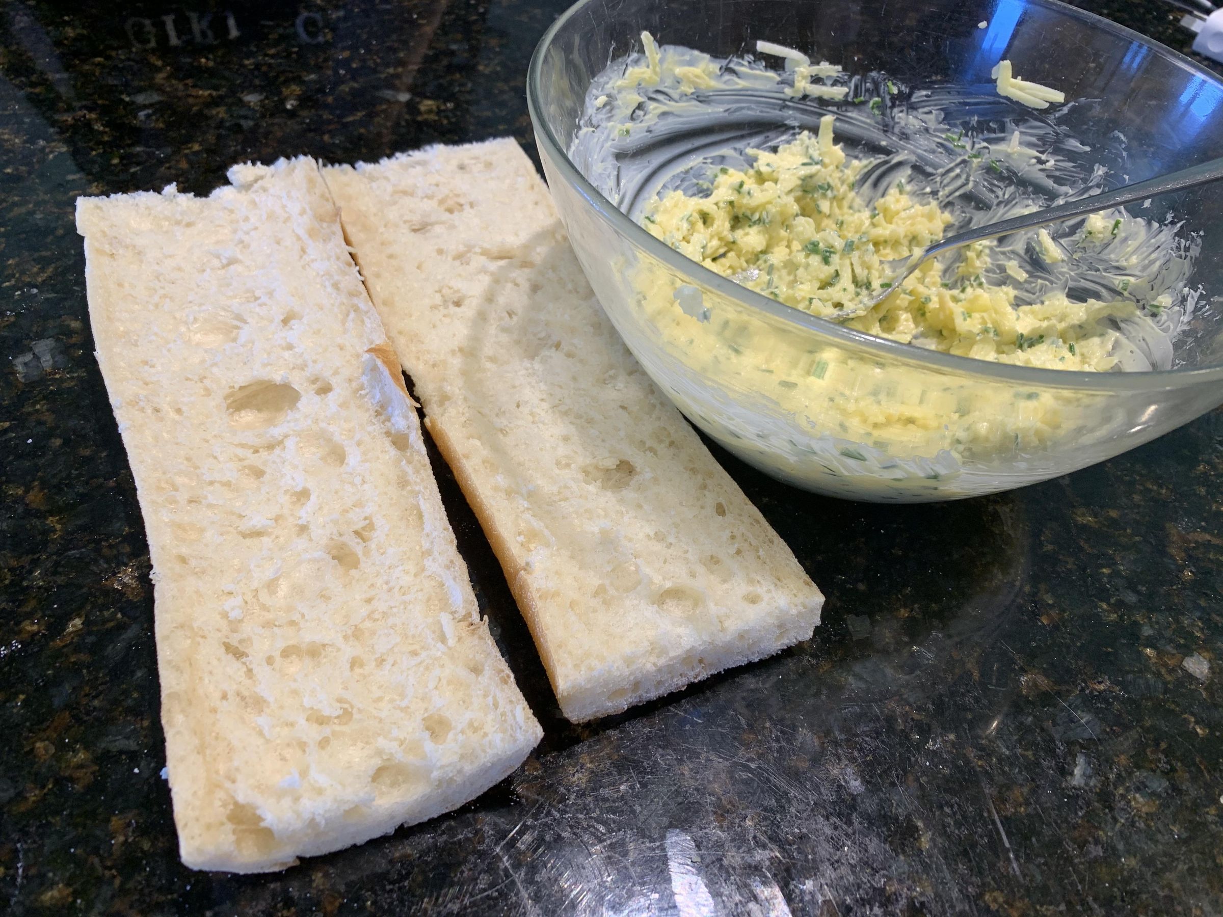 Delicious Cheesy Garlic Bread : 5 Steps (with Pictures) - Instructables