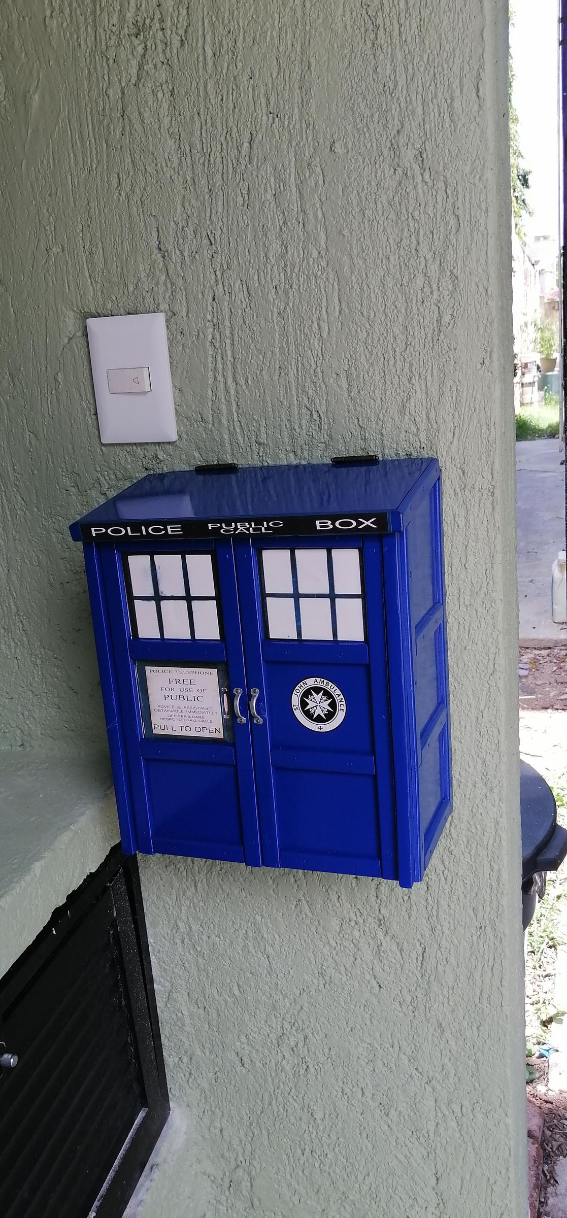 Tardis Mailbox : 9 Steps (with Pictures) - Instructables