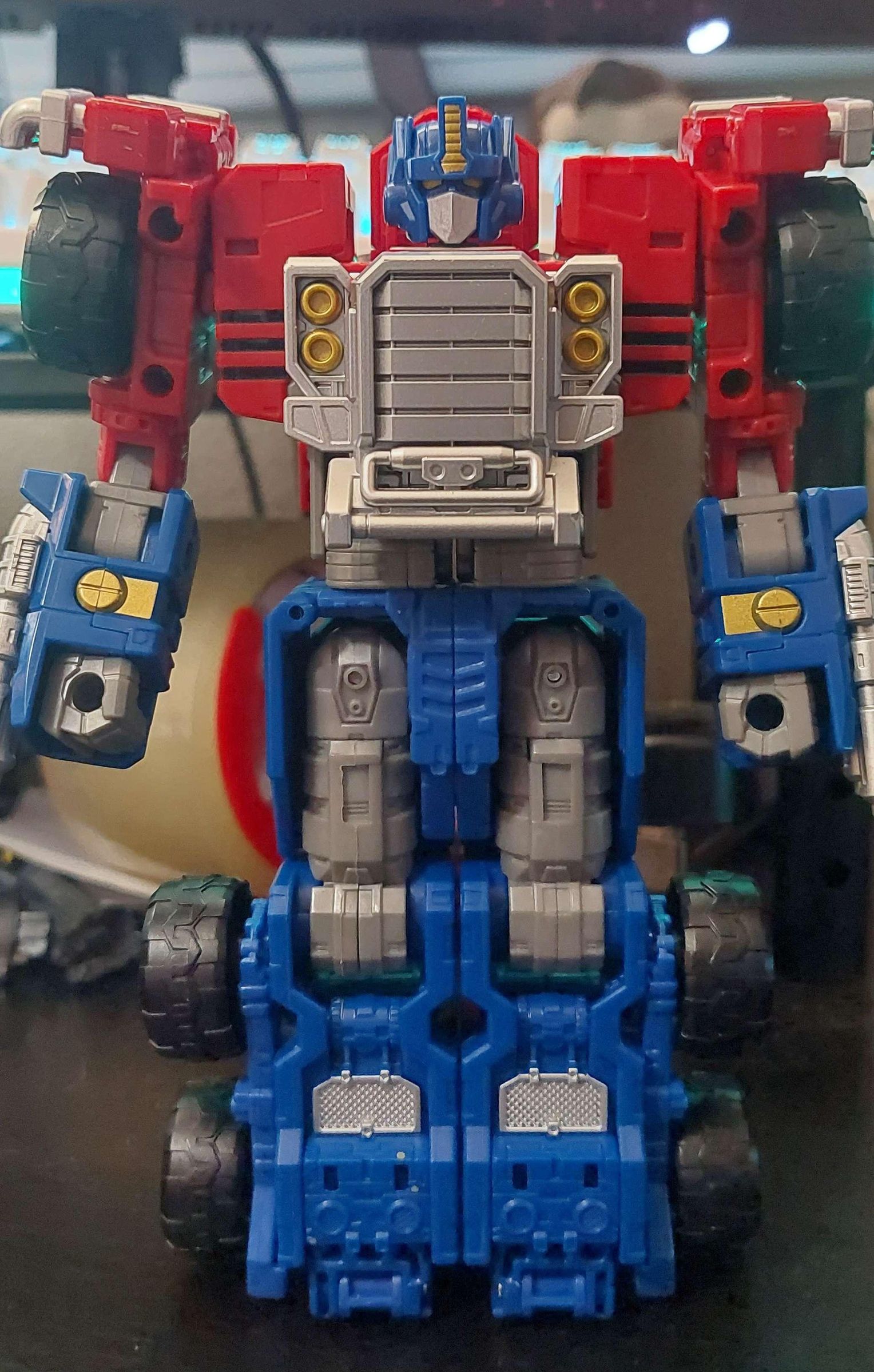 How to Convert Legacy Armada Optimus Prime From Core Robot to Truck and ...