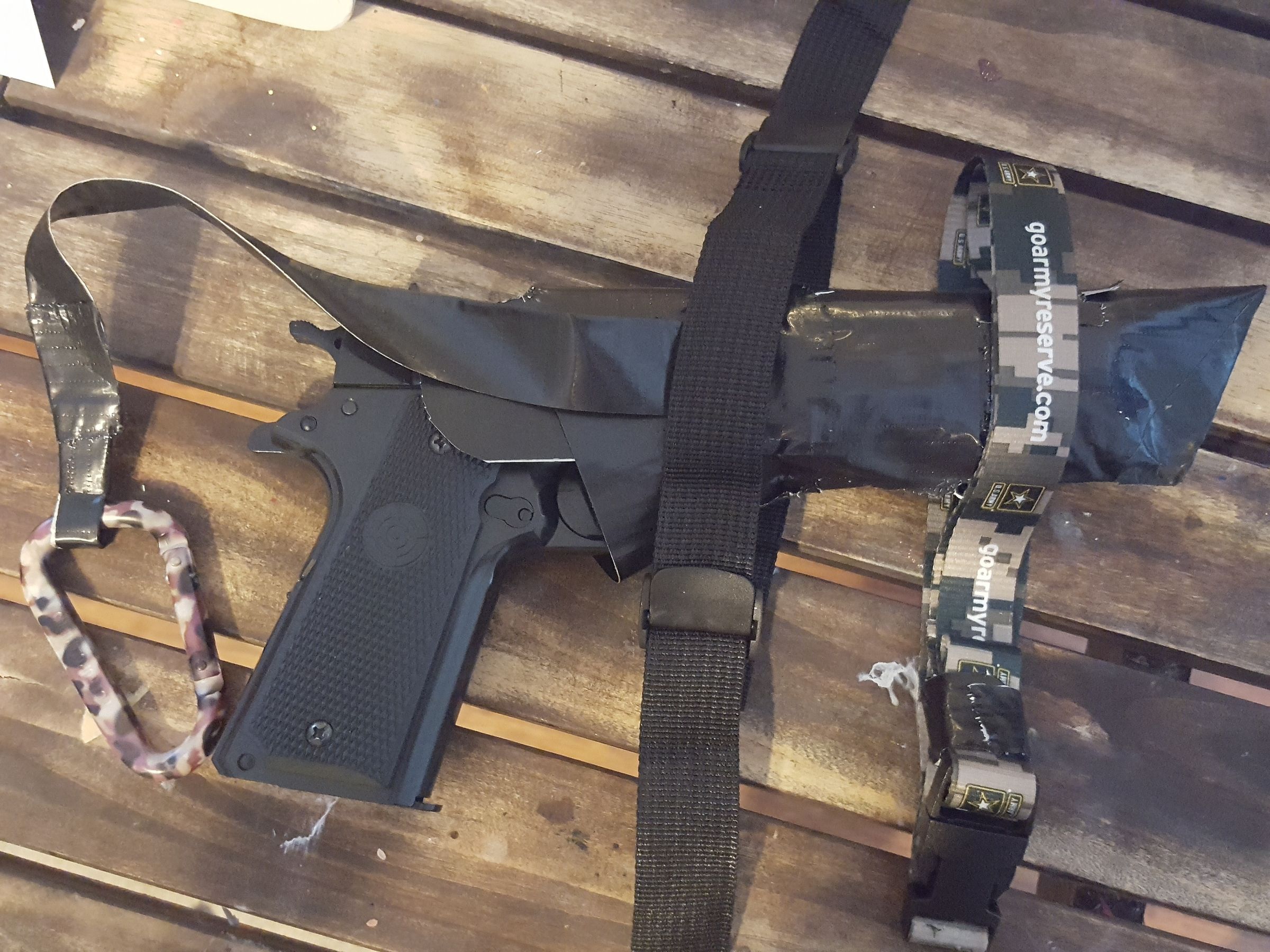 DuckTape Airsoft Pistol Leg Strap : 11 Steps - Instructables