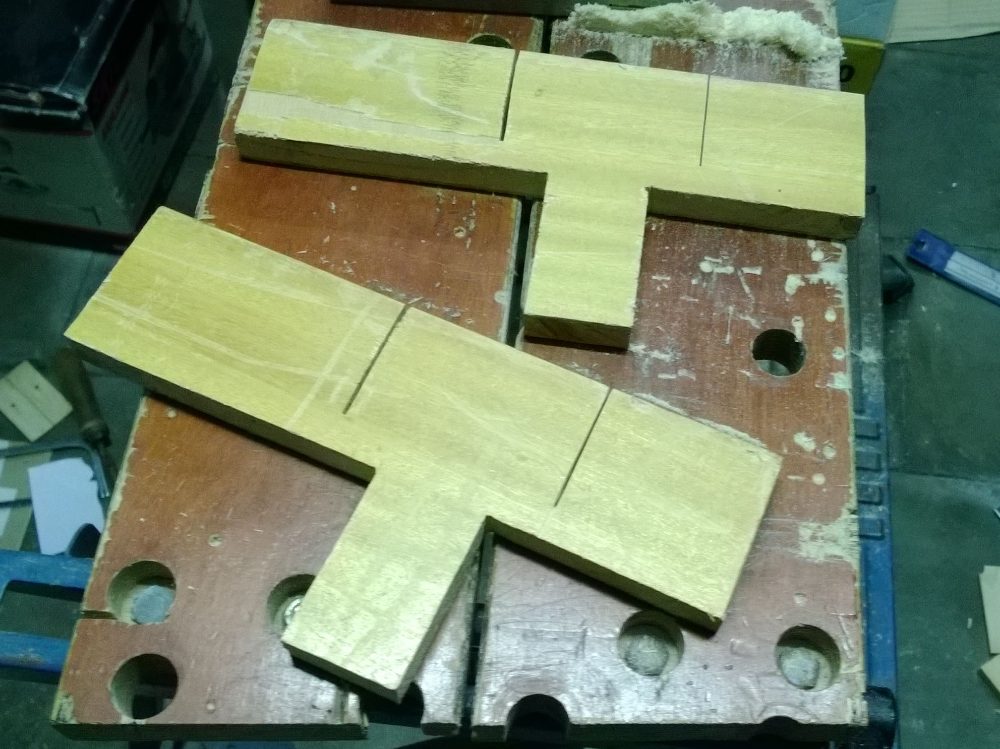 Variable-width Mitre Box : 4 Steps - Instructables