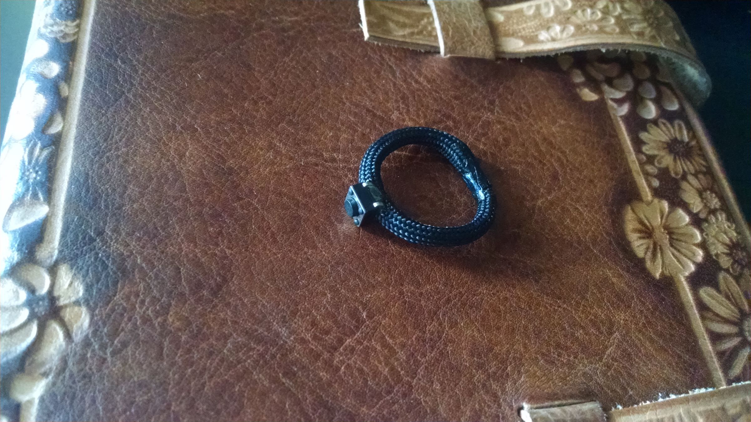 Paracord Fidget Ring : 11 Steps - Instructables