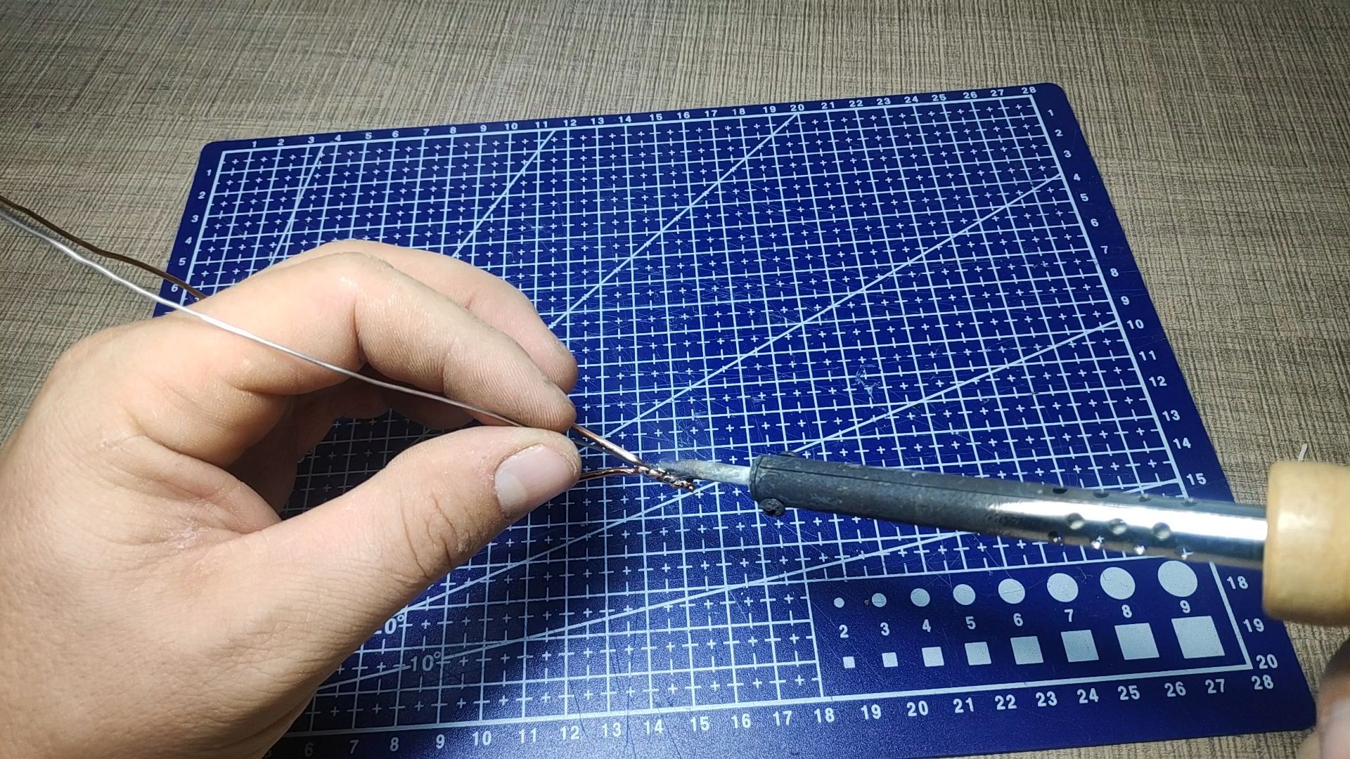 Wire Loop Buzzer Game : 5 Steps (with Pictures) - Instructables