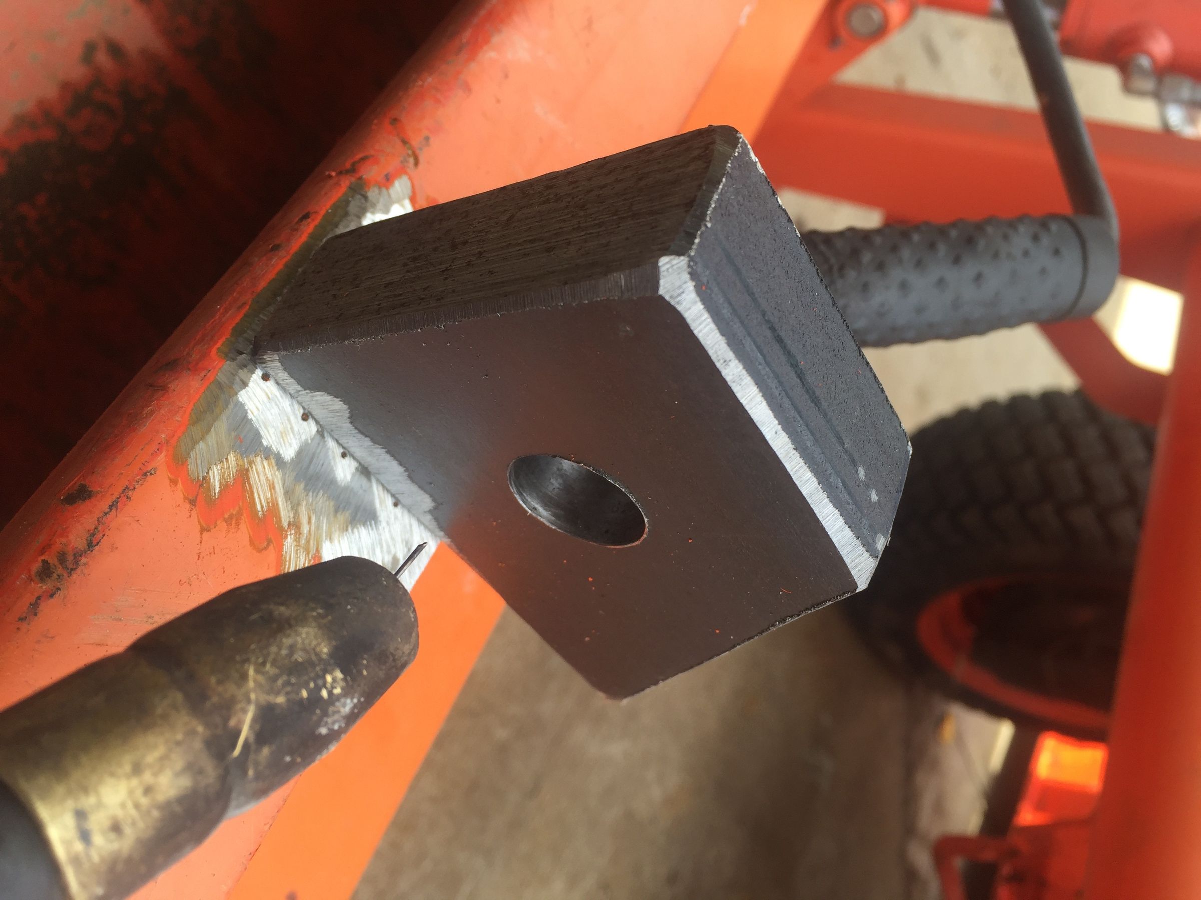 Tractor Bucket Attachment Point (Let's Lift Heavy Stuff!) : 8 Steps ...