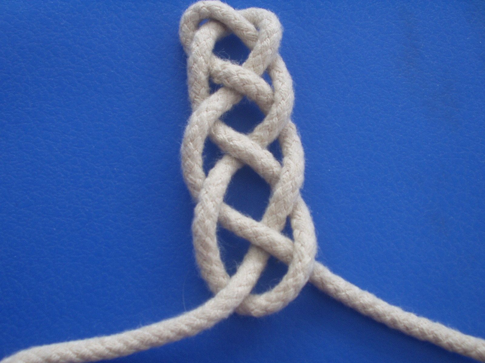 Single Cord 4 Strand Flat Braid : 7 Steps (with Pictures) - Instructables