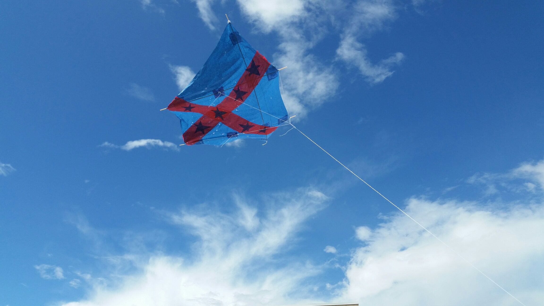 Chip and Dale Barndoor Kite : 9 Steps - Instructables