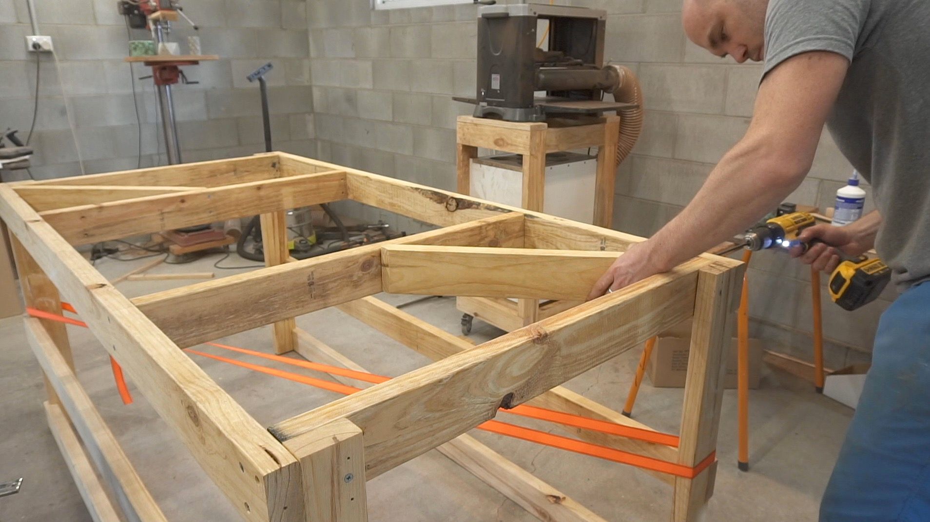 Simple Mobile Workbench/Assembly Table : 3 Steps (with Pictures ...