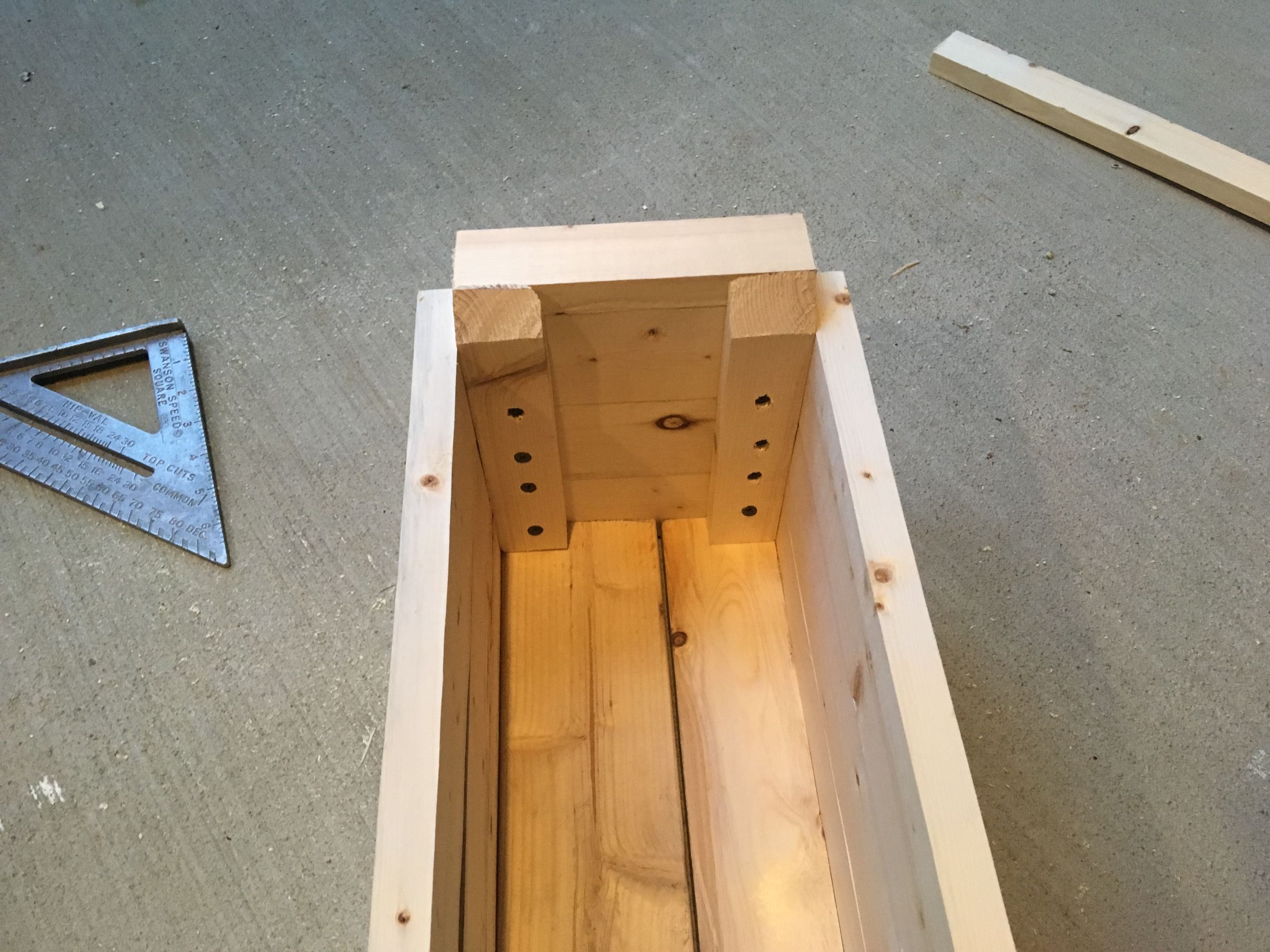 Simple Rail-Clamped Planter Box : 19 Steps (with Pictures) - Instructables