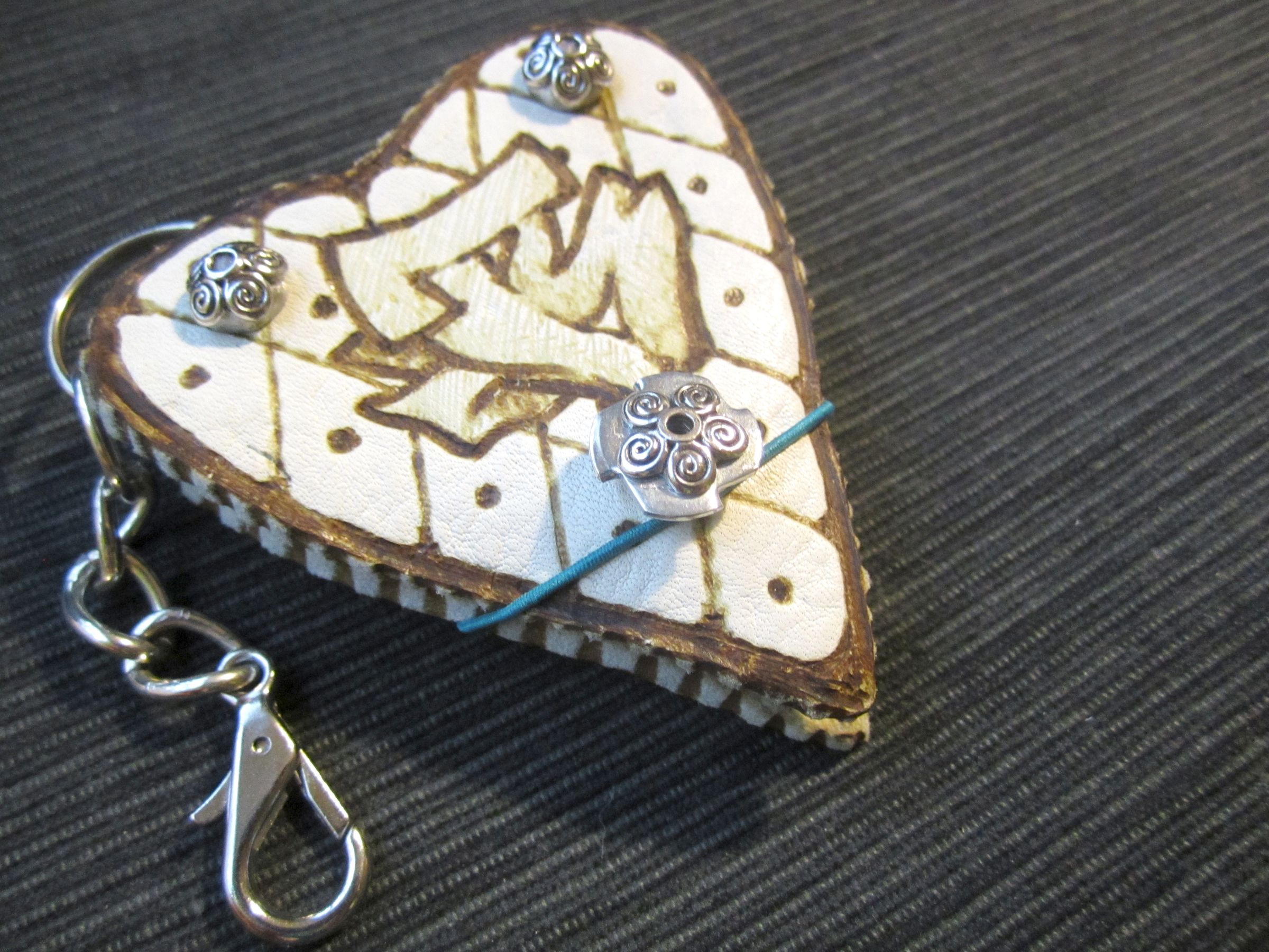 Hip Ladies' Leather Folding Keychain : 7 Steps (with Pictures ...