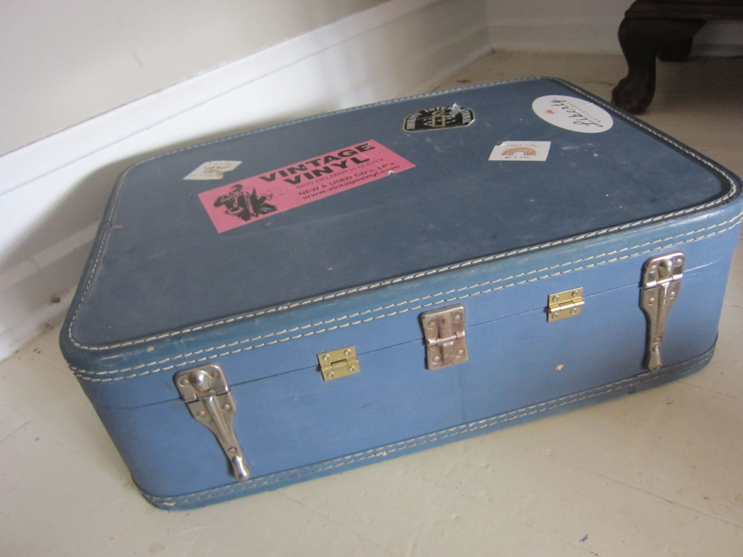 BookCASE: Travel Bookcase in a Suitcase! : 7 Steps (with Pictures ...