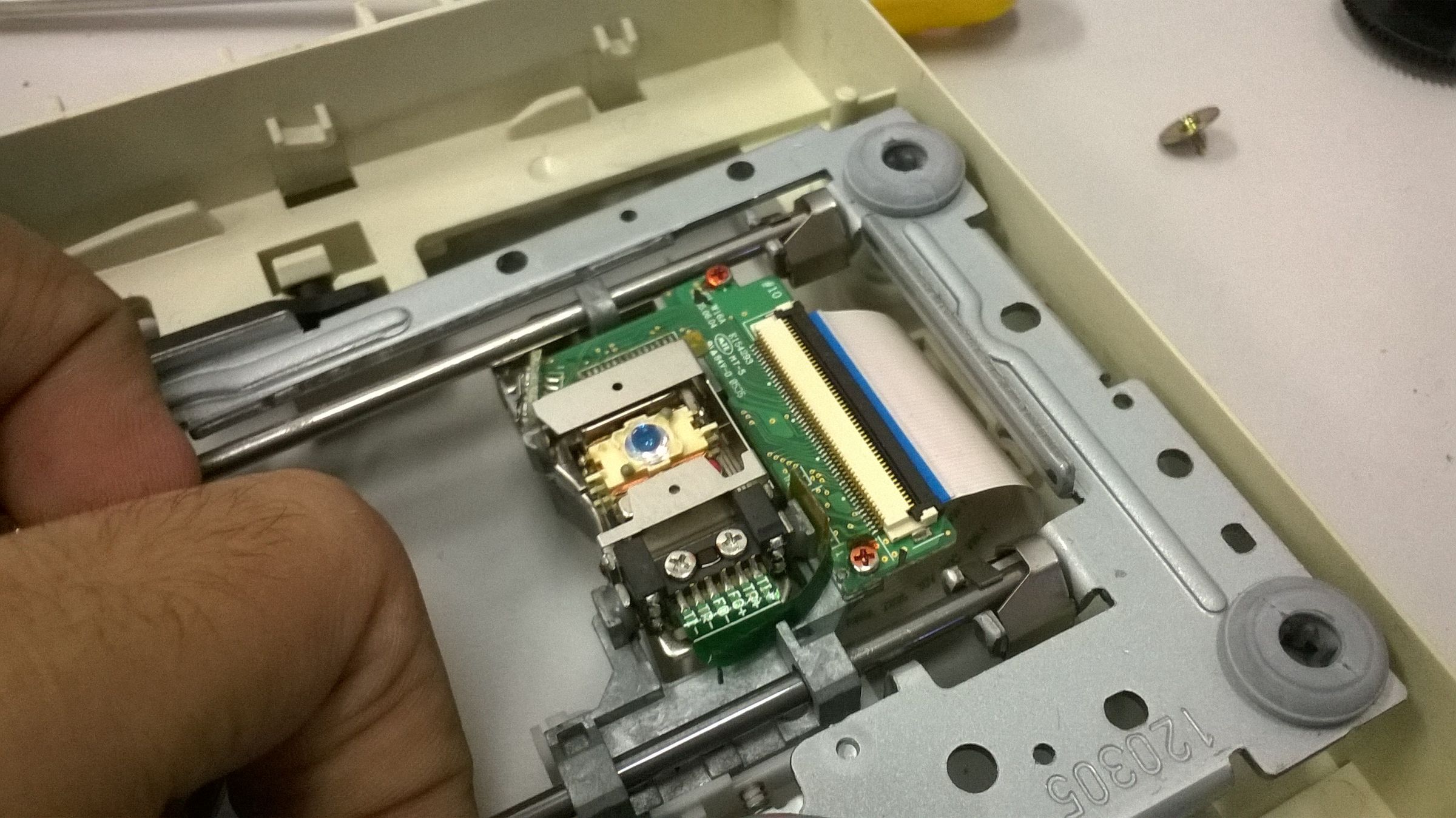 Disassembling a CD/DVD Reader and Reusing Its Parts : 12 Steps (with ...