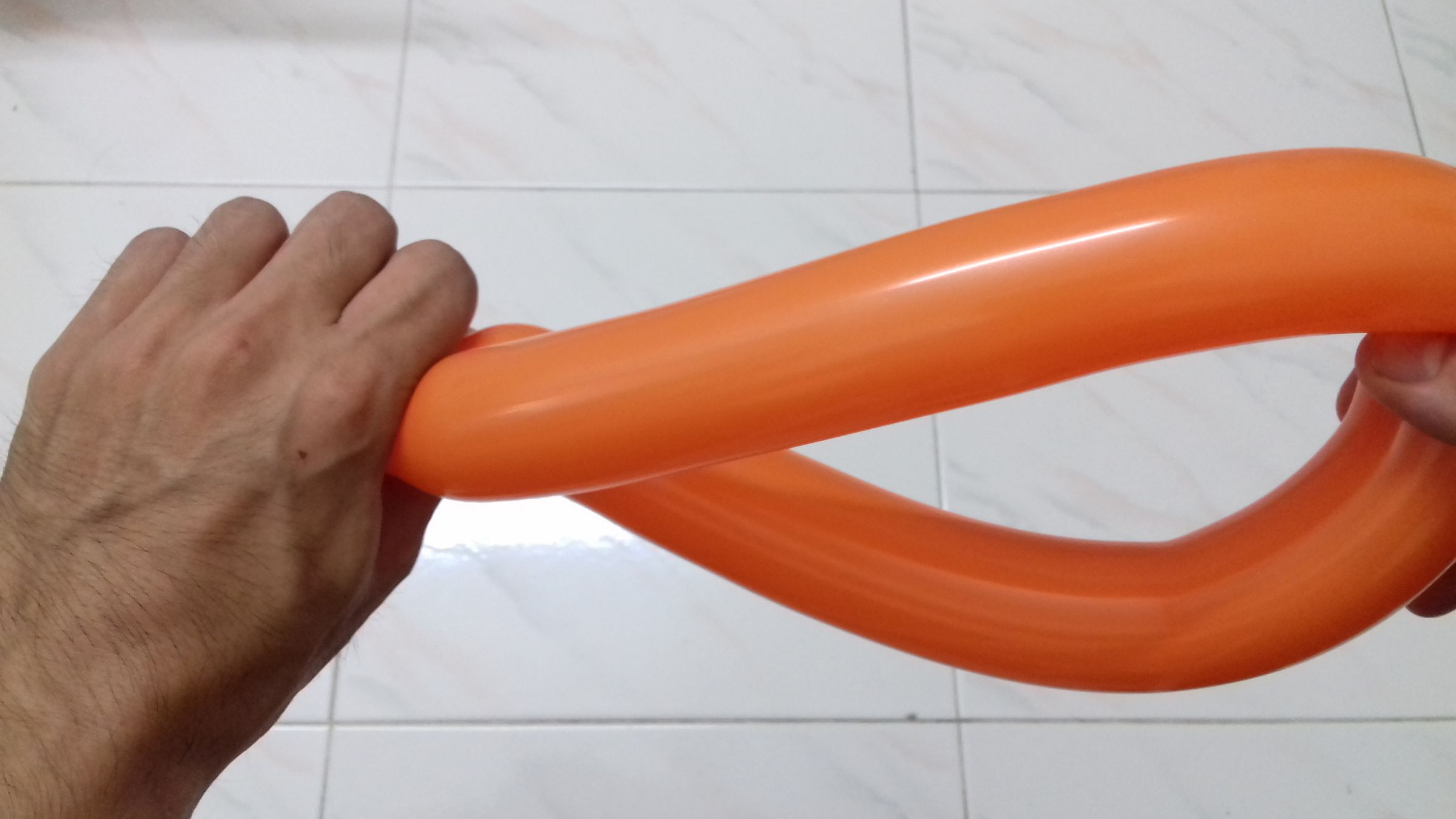 Balloon Twisting- Basic Skills- Types of Twists : 4 Steps - Instructables