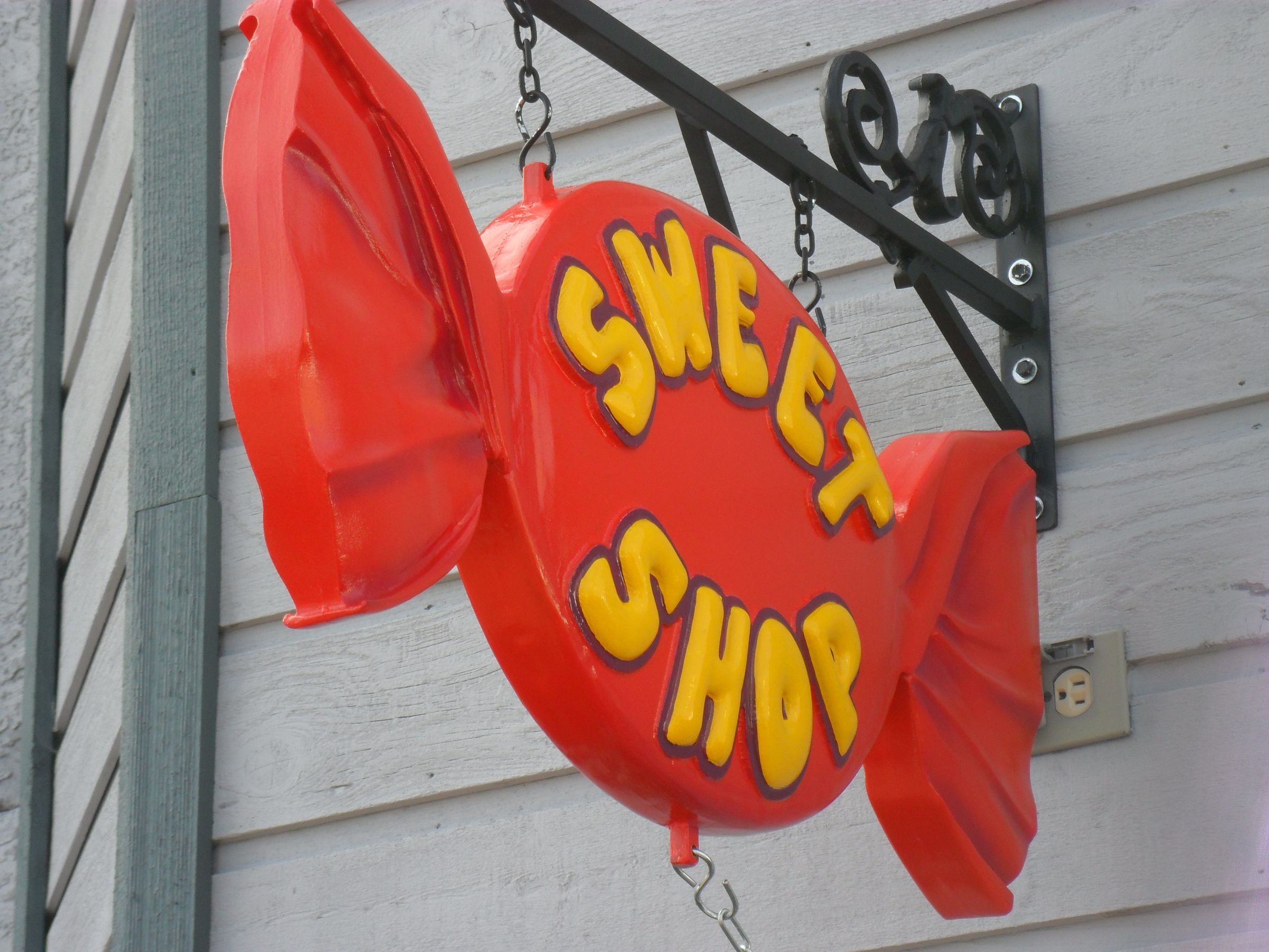 Large Wrapped Candy Sign - Instructables