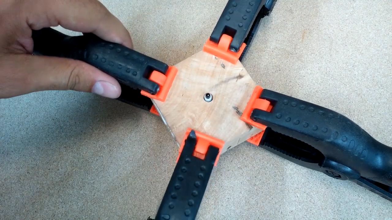 A Clock From Pallet Wood Blocks : 7 Steps (with Pictures) - Instructables