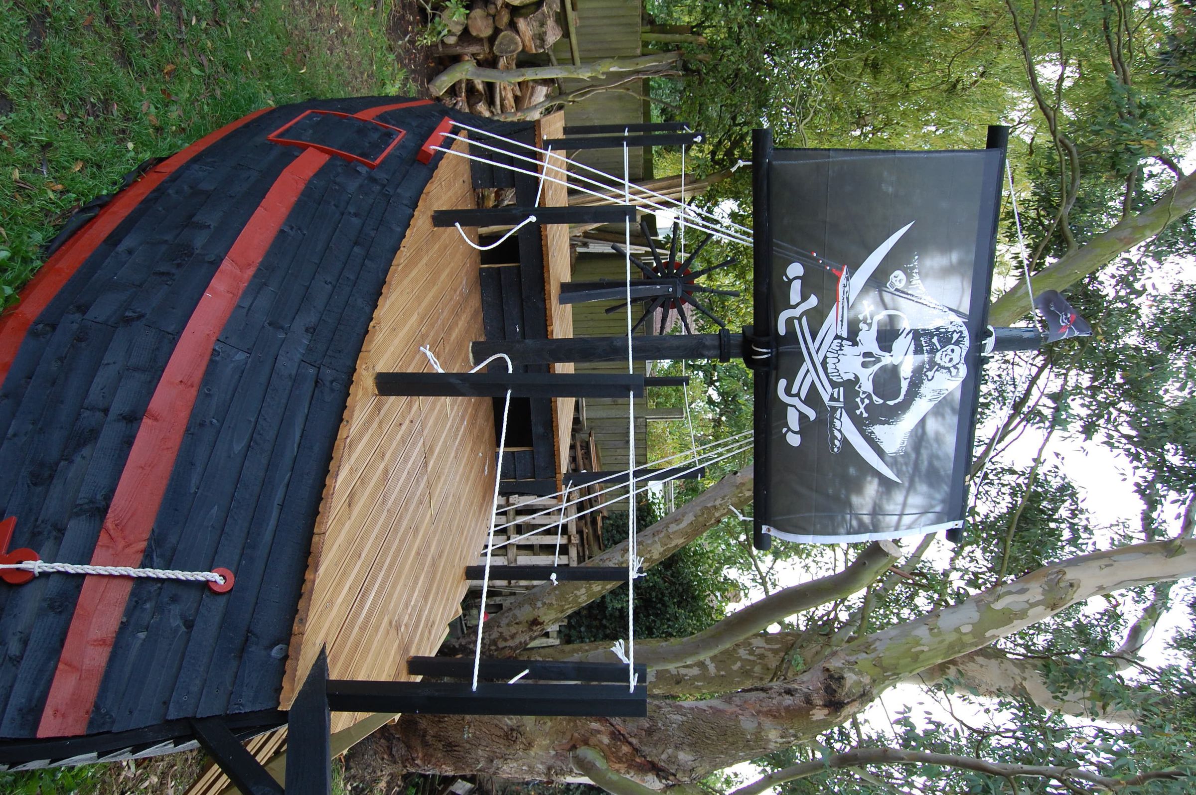 How to Make Your Own Pirate Ship Playhouse : 9 Steps (with Pictures ...