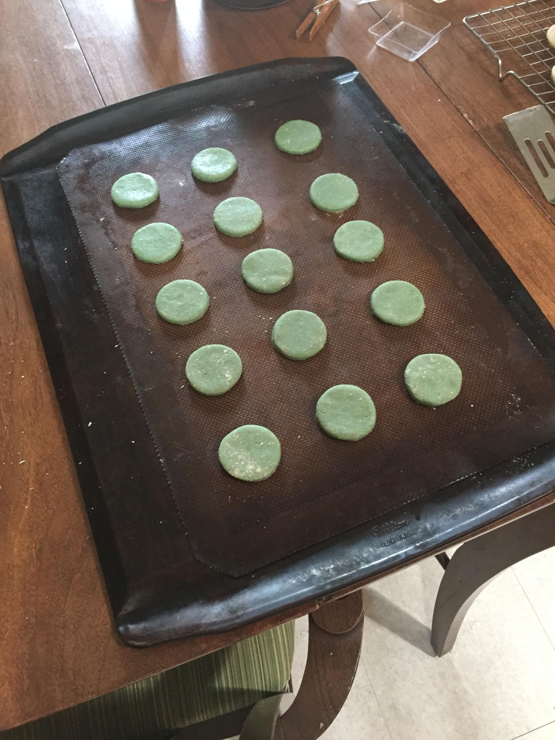 Easy Grogu's Blue Cookies (Not Macarons!) : 4 Steps - Instructables