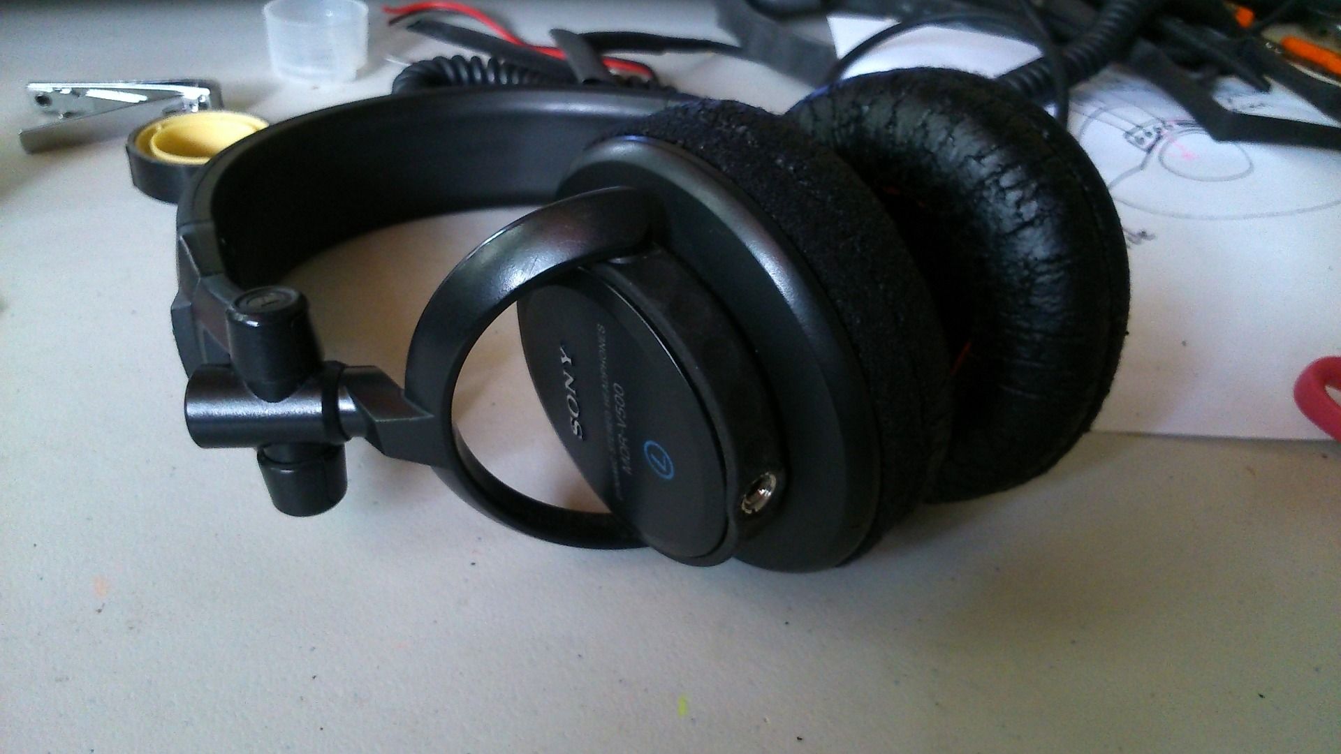 Headphone Removable Cable - Sony MDR-V500 : 9 Steps - Instructables