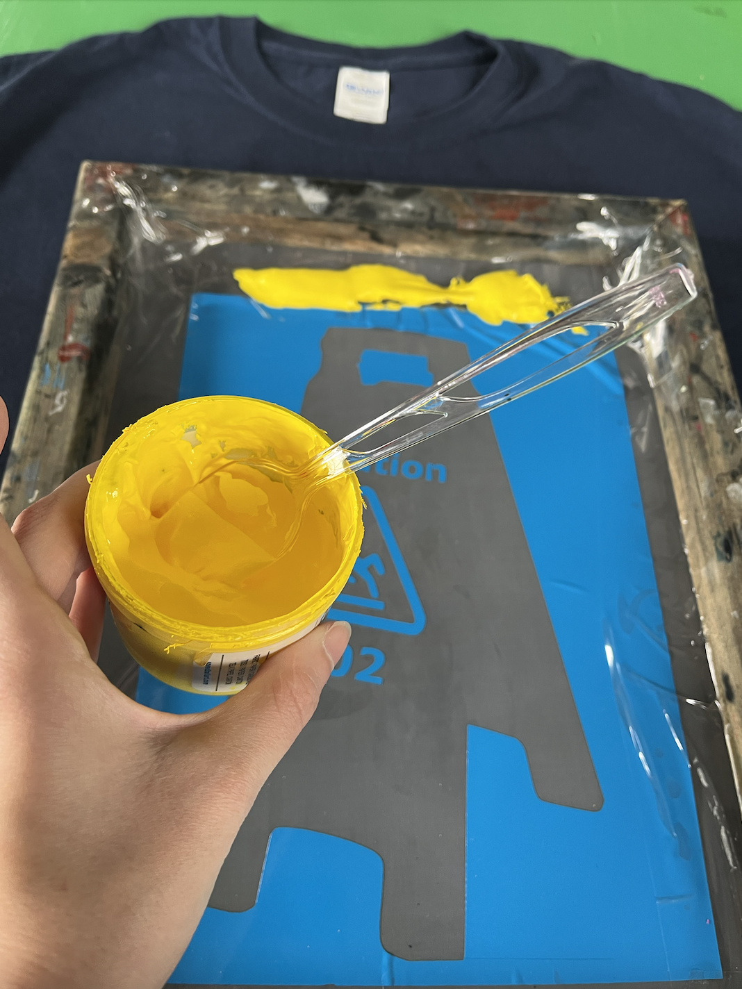 How to Screenprint a T-shirt Using a Vinyl Cutout : 15 Steps (with ...