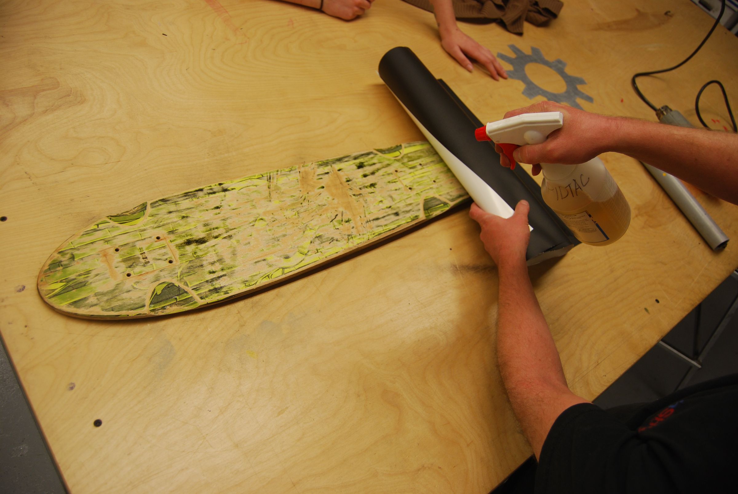 Applying Vinyl to Curved Surfaces : 4 Steps (with Pictures) - Instructables