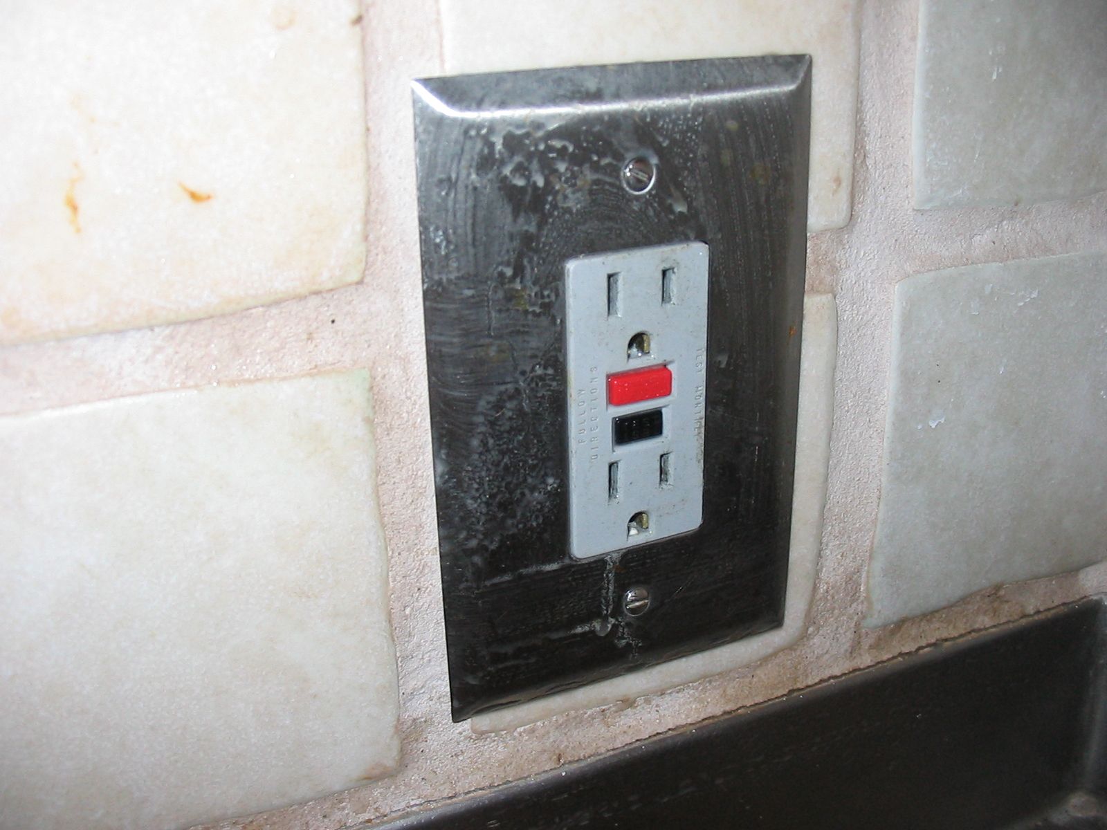 Replacing a GFCI Outlet : 9 Steps - Instructables