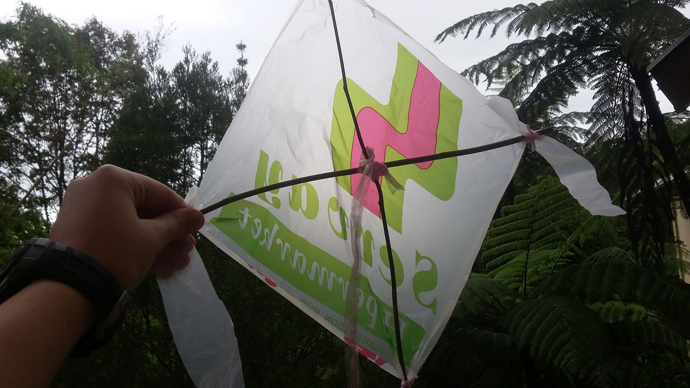 Filipino Plastic Bag Kite : 4 Steps (with Pictures) - Instructables
