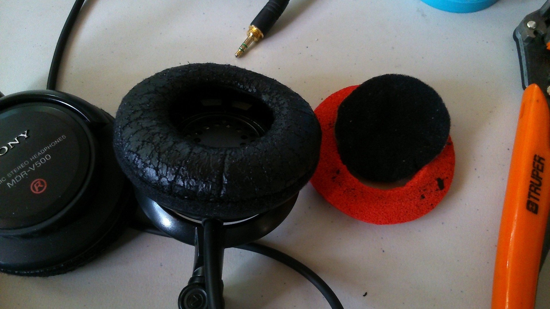 Headphone Removable Cable - Sony MDR-V500 : 9 Steps - Instructables