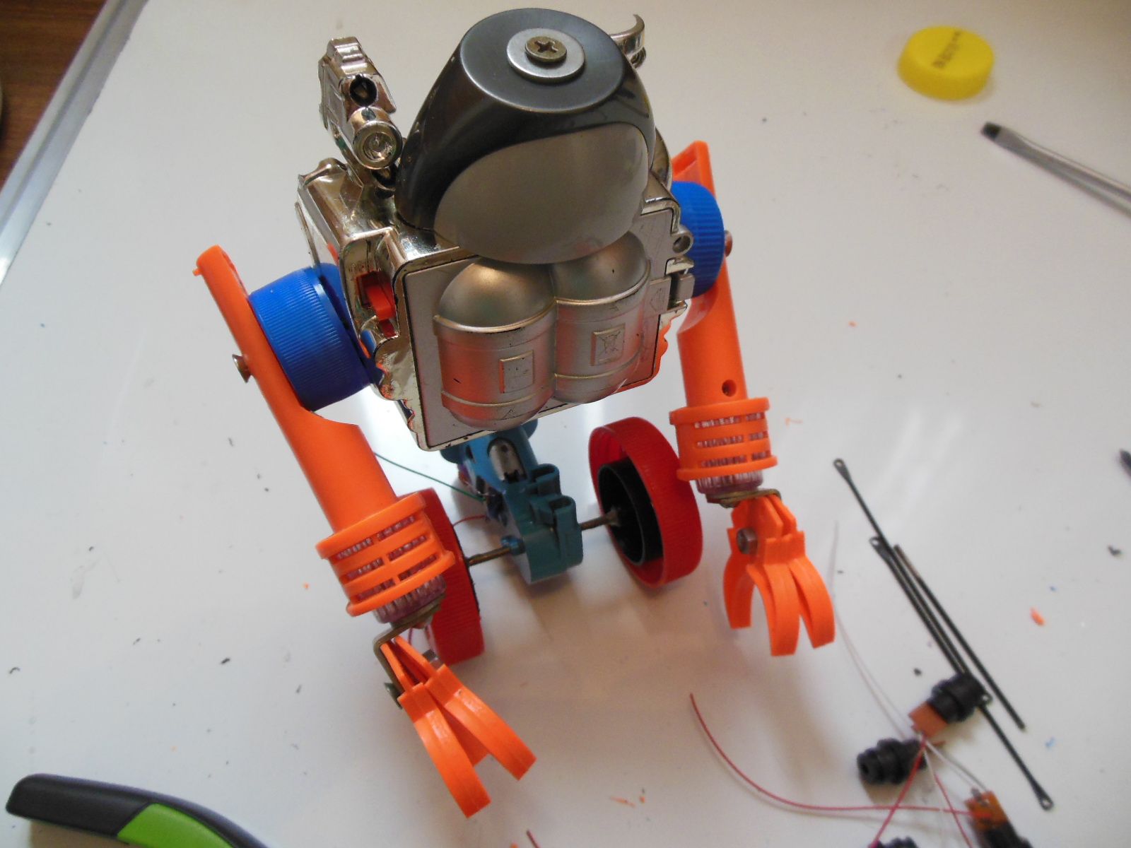 Roboto, the Wobbling Toy Robot (evolution of Randofo's "Wobbler") : 11 ...
