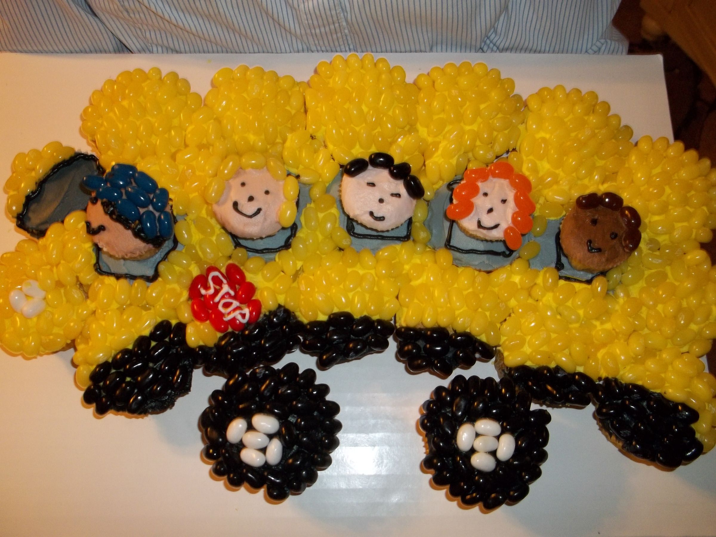 School Bus Cupcakes.The Wheels on the Bus Go Round & Round ...