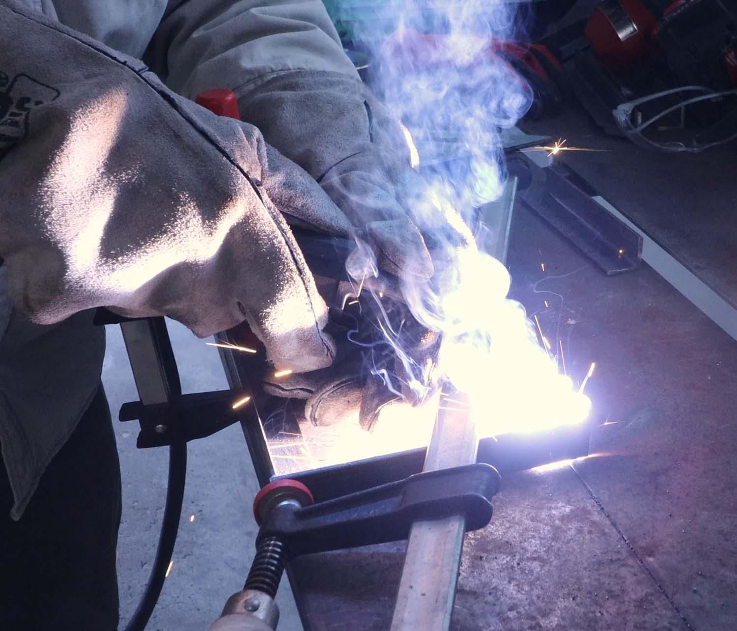 Wall-Mount Shelf for Flux-Core Welding Machine : 10 Steps (with ...