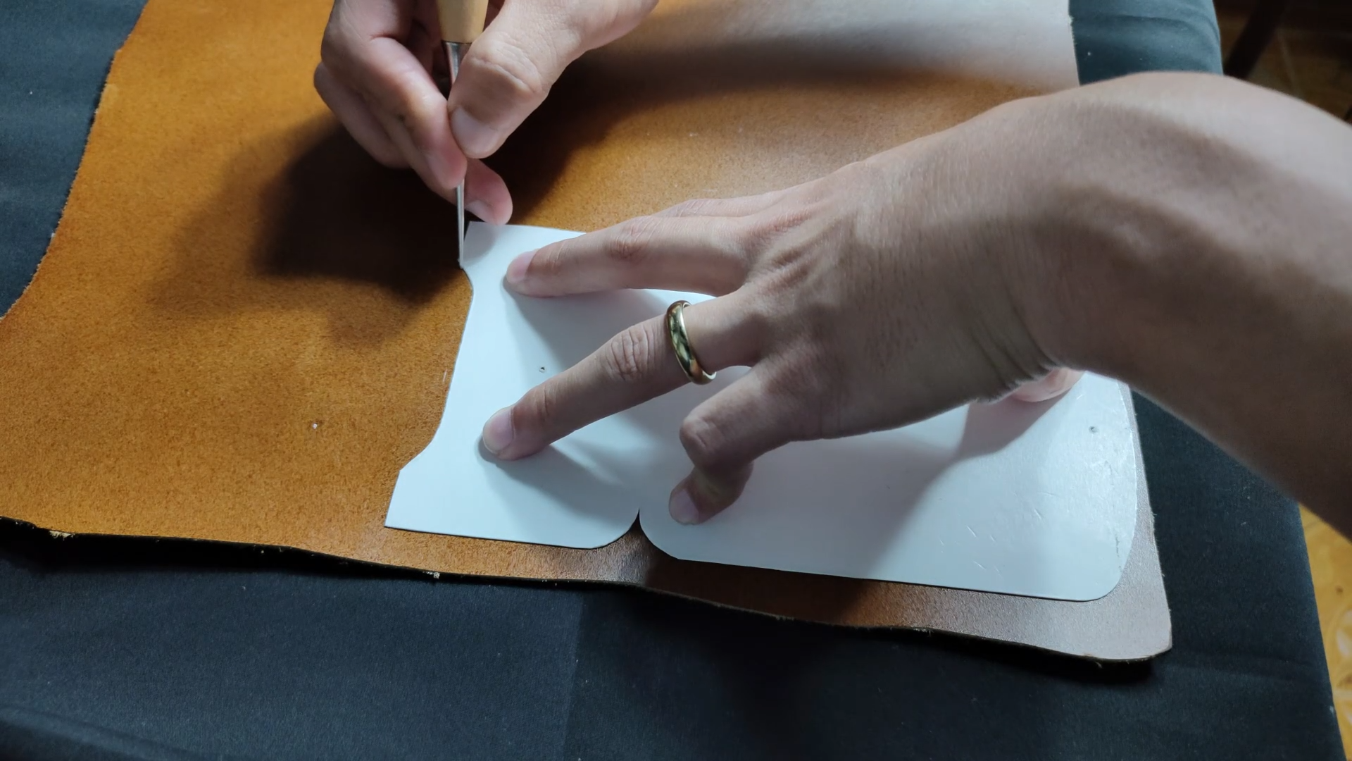 How to Make a LEATHER FLAP WALLET - TUTORIAL - WITH PICTURES : 8 Steps ...