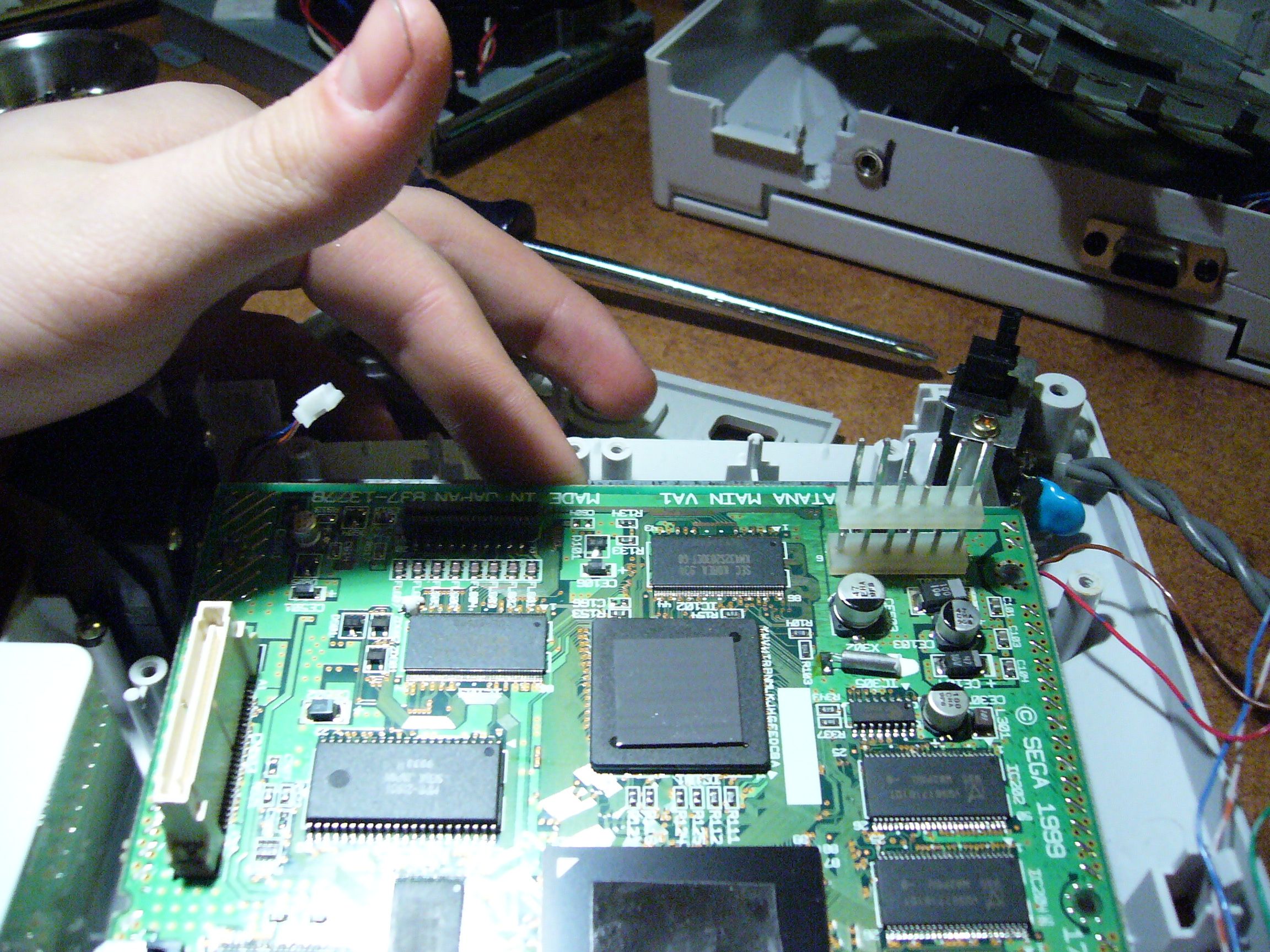 Sega Dreamcast VGA Mod : 10 Steps - Instructables