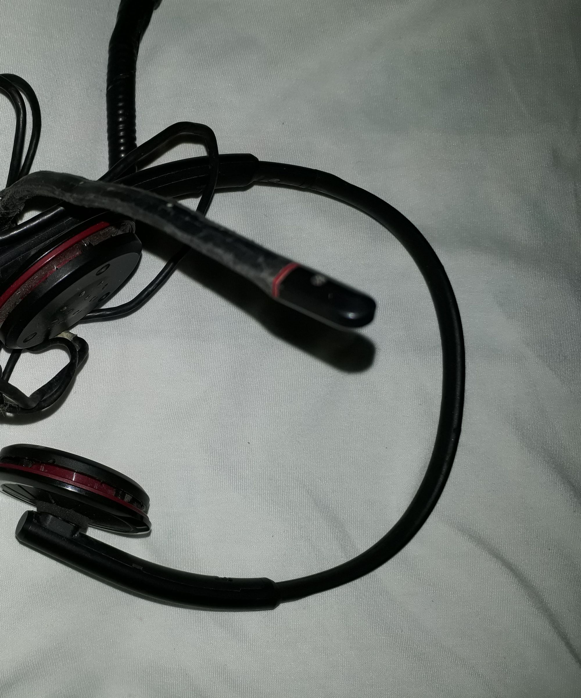 Repurposing Old Computer Headphone Into a Microphone : 4 Steps ...